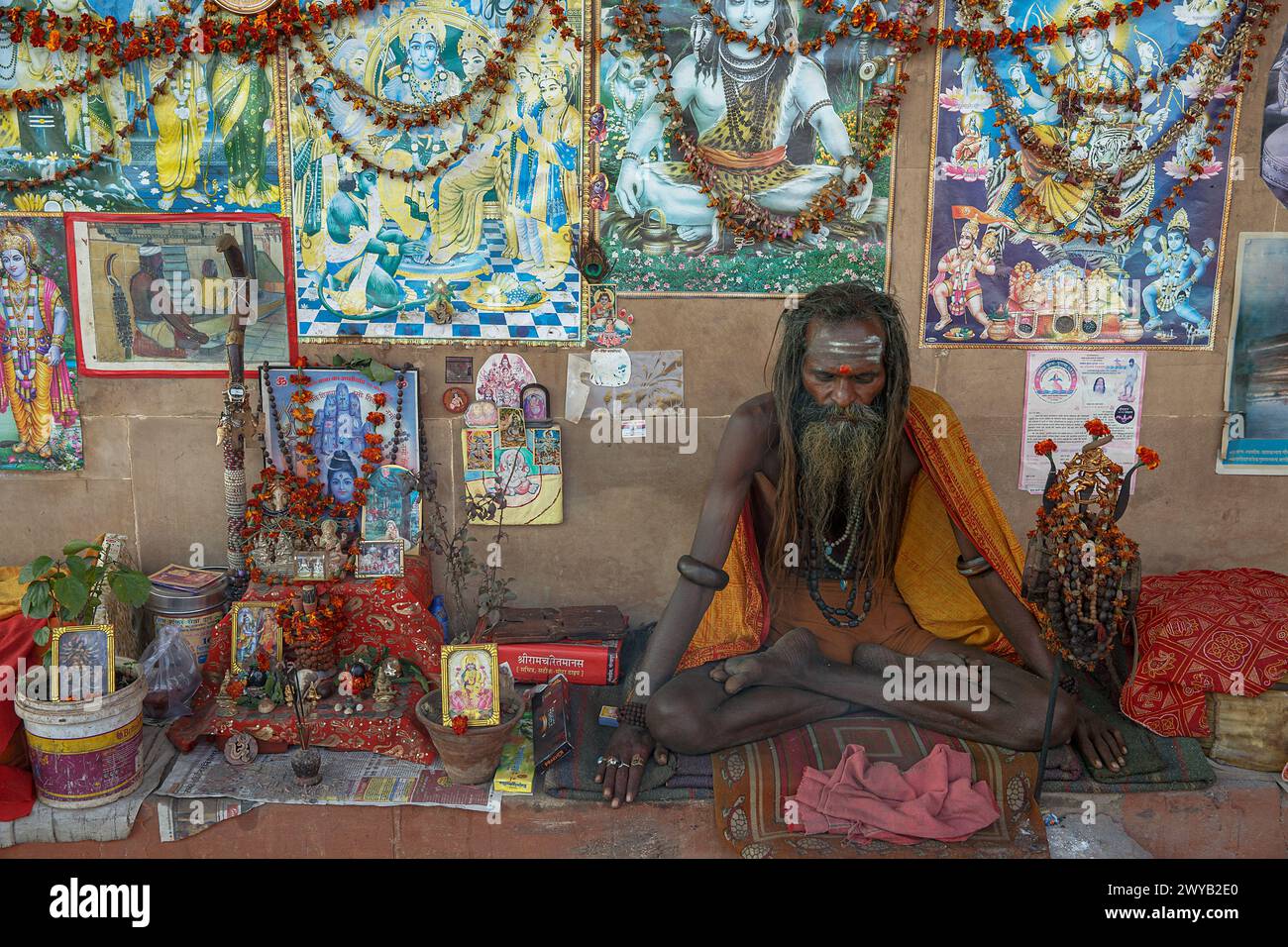 Flower garlands on posters of deities hi-res stock photography and ...