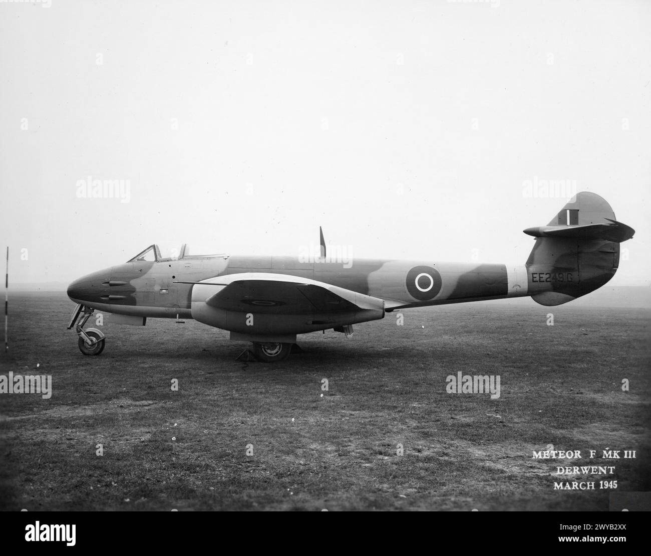 AIRCRAFT OF THE ROYAL AIR FORCE 1939-1945:GLOSTER METEOR. - Meteor F ...