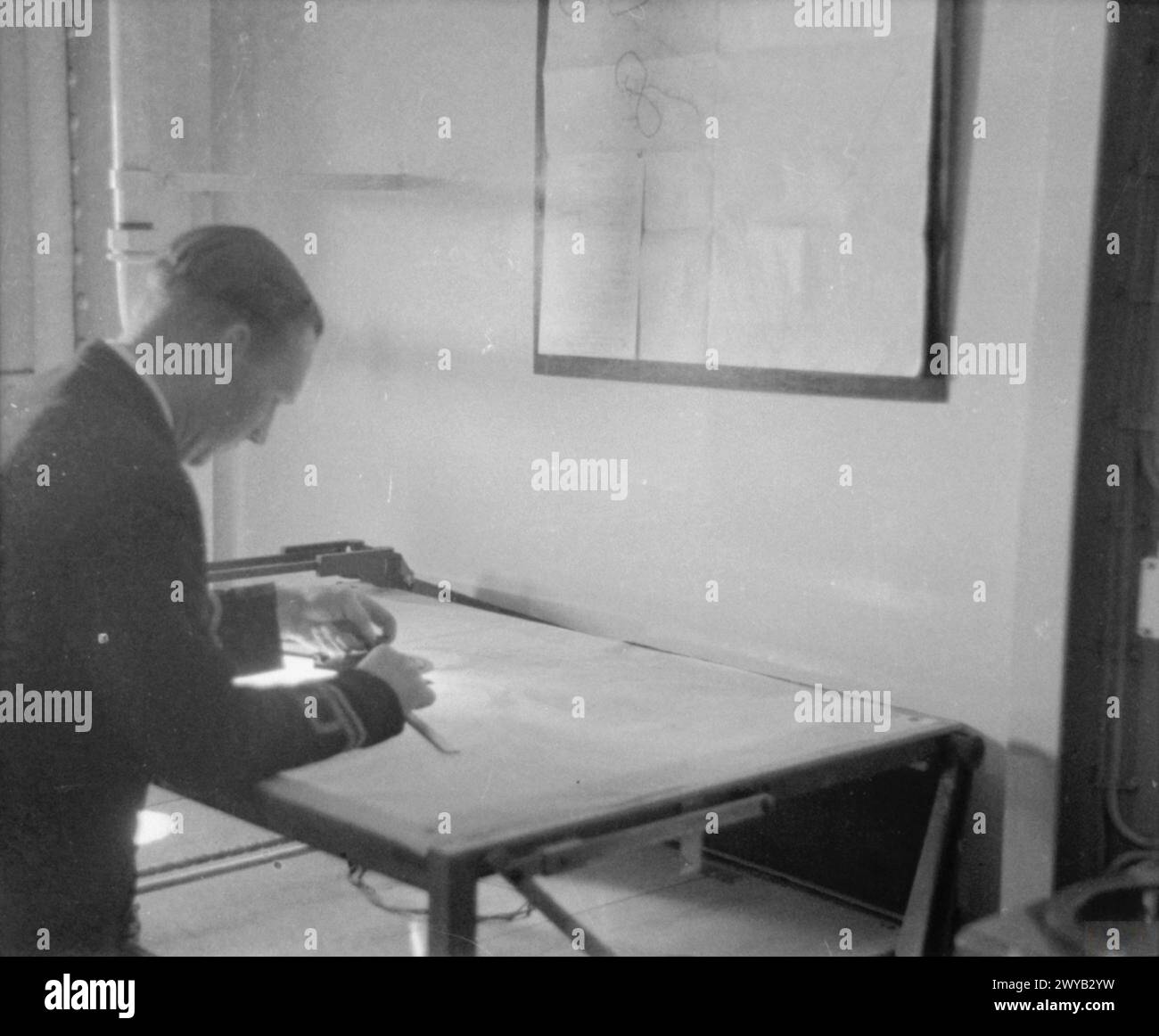 DESTROYERMEN OF THE ROYAL NAVY TRAIN IN MODERN SCHOOL SHIP. SEPTEMBER ...