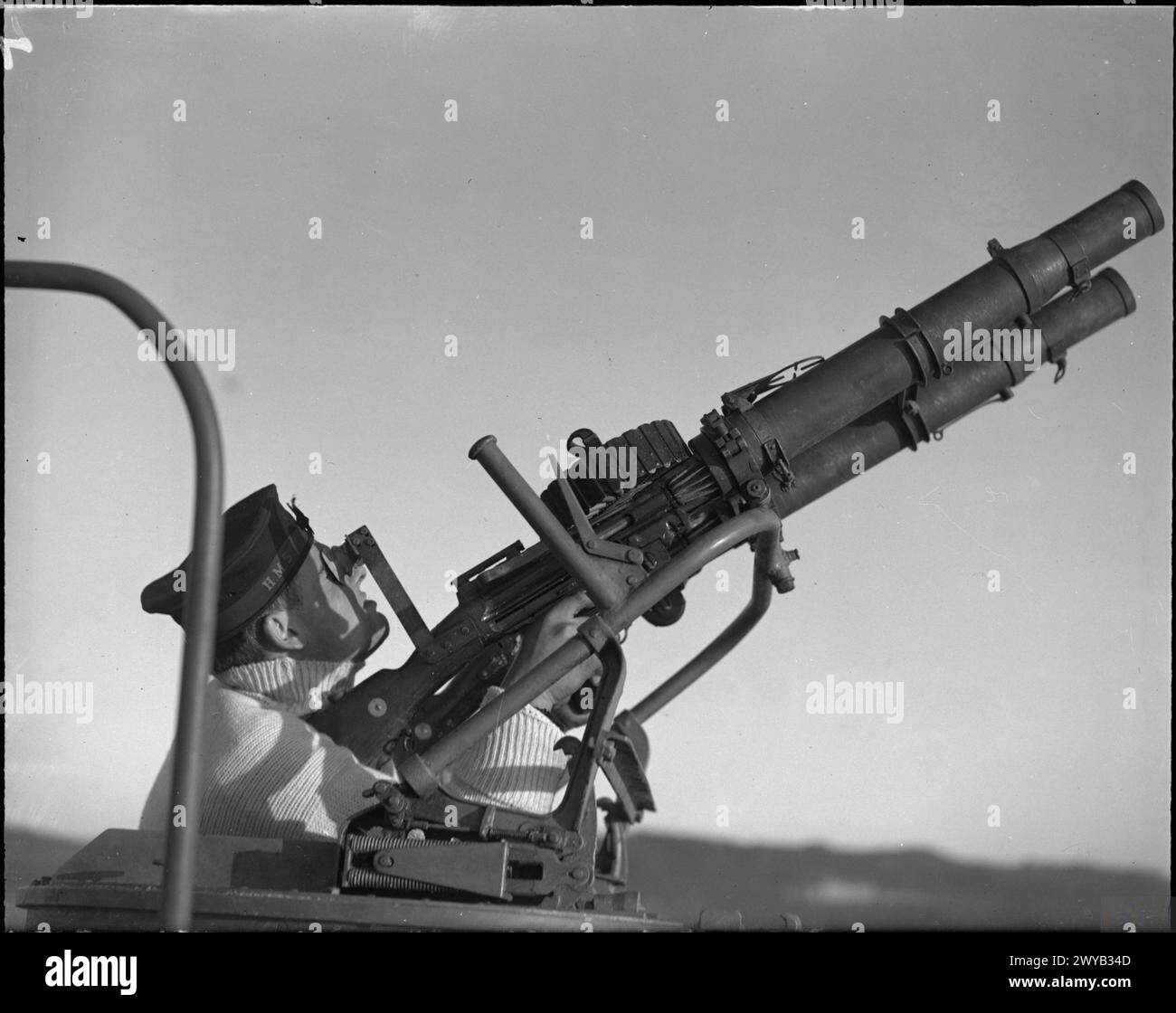 THE ROYAL NAVY DURING THE SECOND WORLD WAR - The machine gunner of ...
