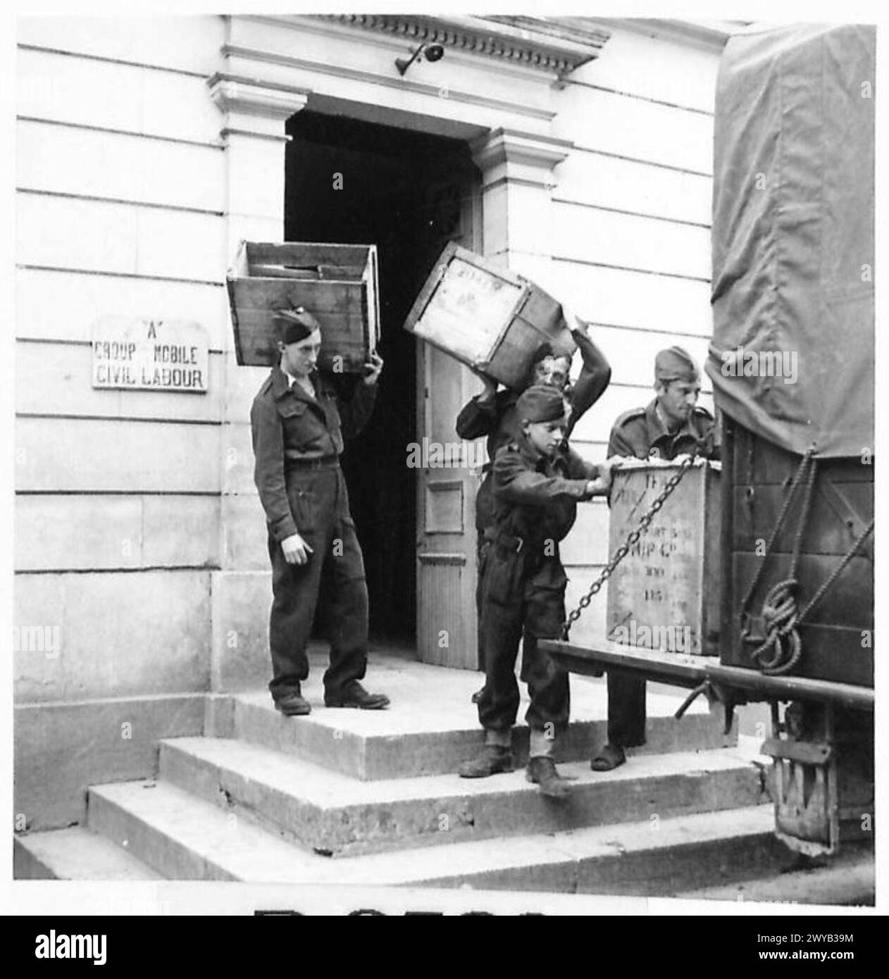 Loading a lorry Black and White Stock Photos & Images - Alamy
