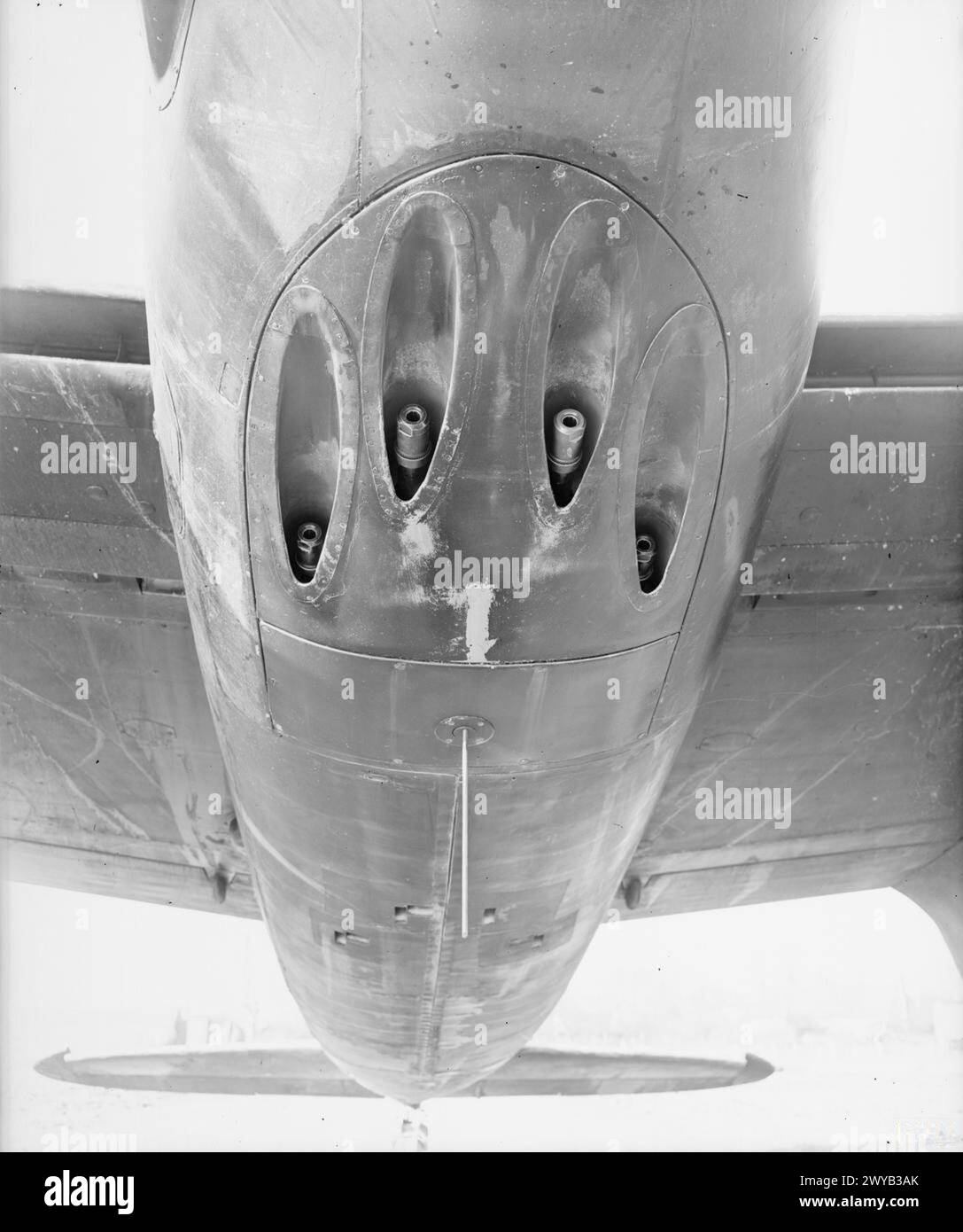 AIRCRAFT OF THE ROYAL AIR FORCE 1939-1945: DE HAVILLAND DH 98 MOSQUITO ...