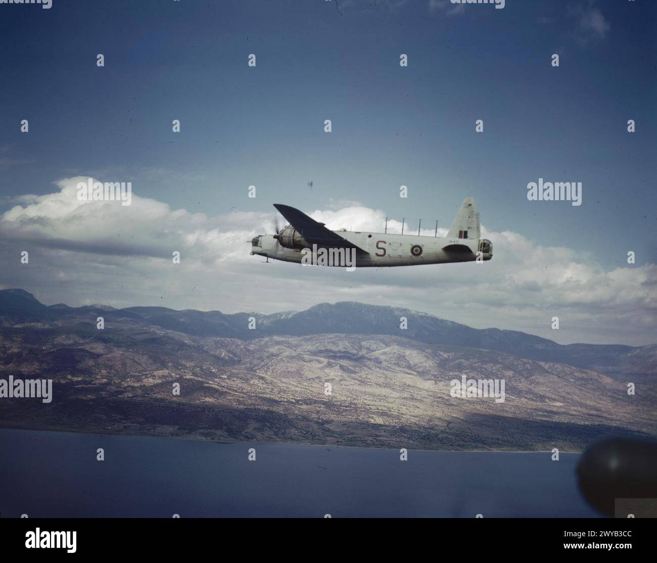 Vickers wellington plane hi-res stock photography and images - Alamy