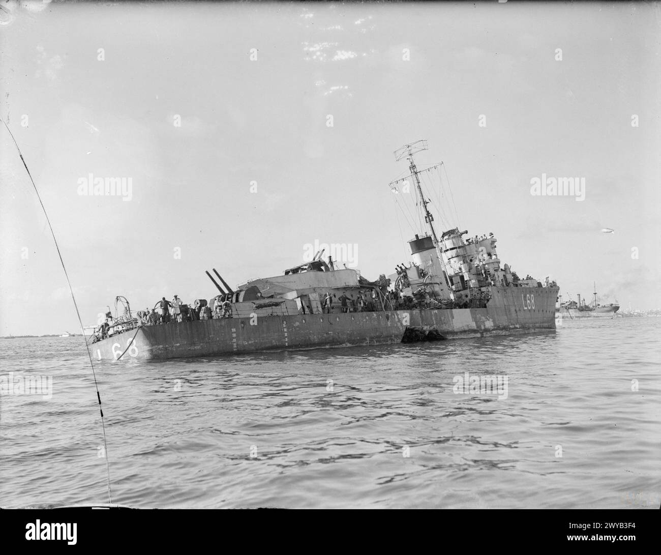 HMS ERIDGE BROUGHT SAFELY BACK TO HARBOUR. 29 AUGUST 1942, ALEXANDRIA ...