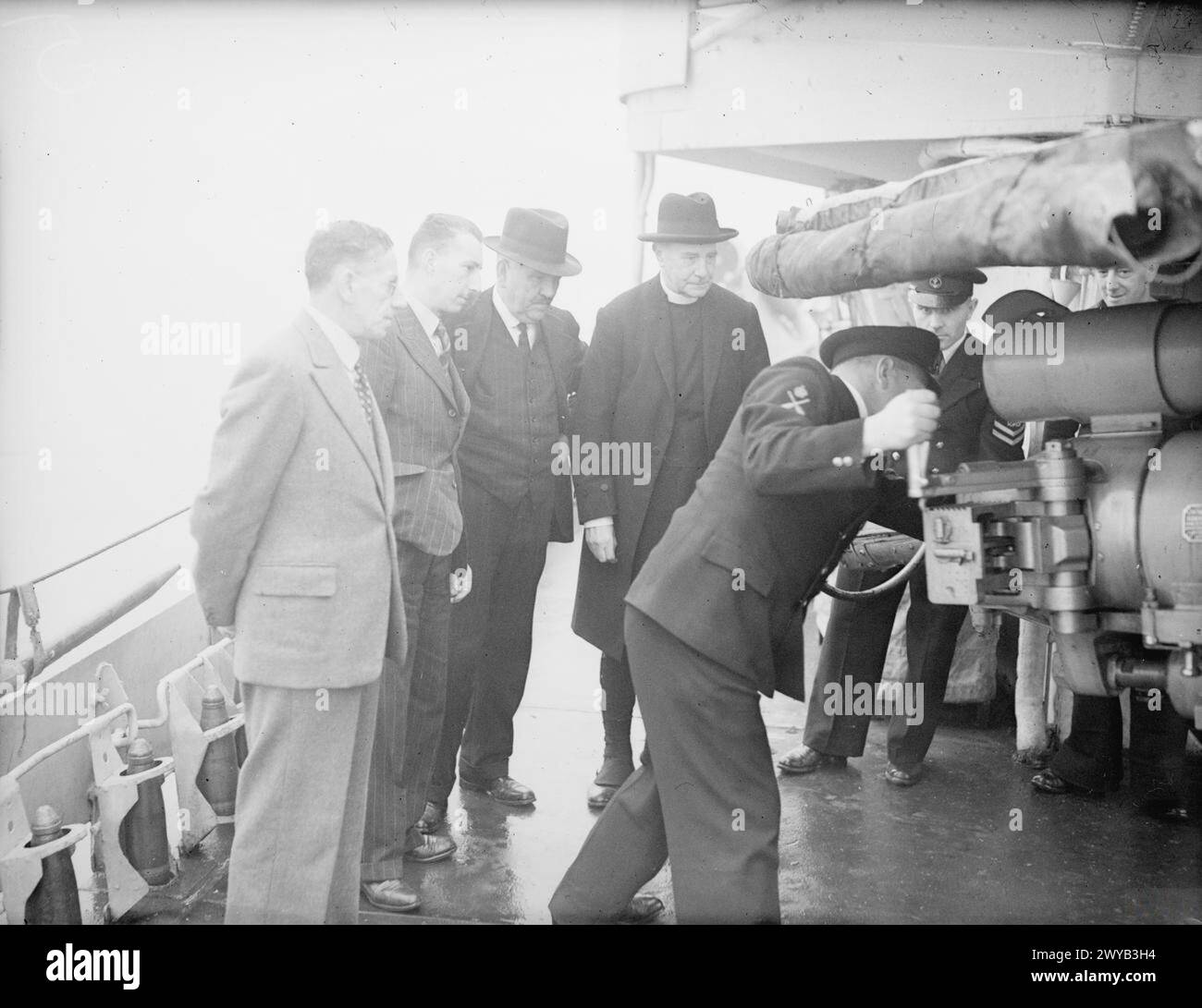 CITIZENS OF ELY (CAMBRIDGESHIRE) VISIT THEIR ADOPTED SHIP. 8 DECEMBER ...