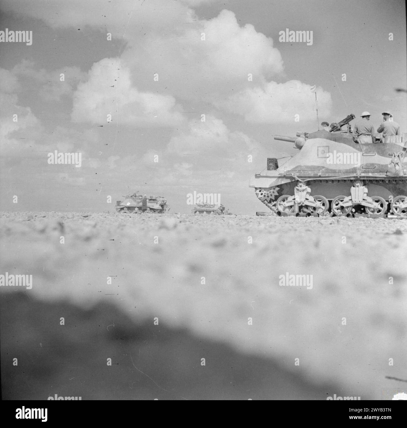 THE BRITISH ARMY IN NORTH AFRICA 1942 - Priest 105mm self-propelled ...