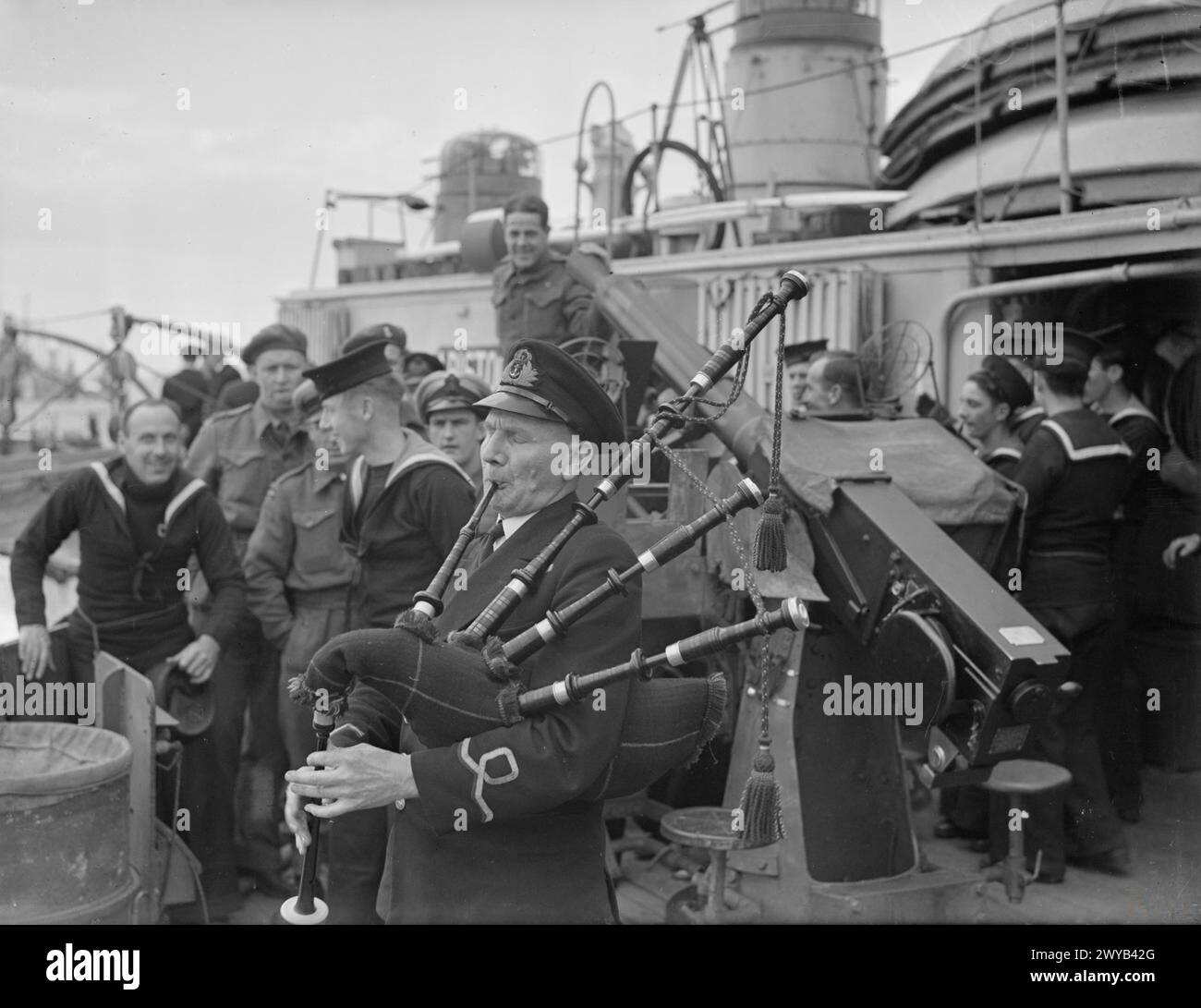 BRITAIN'S GREAT ENGINEERING FEAT; PREFABRICATED PORTS (MULBERRY). 6 TO ...