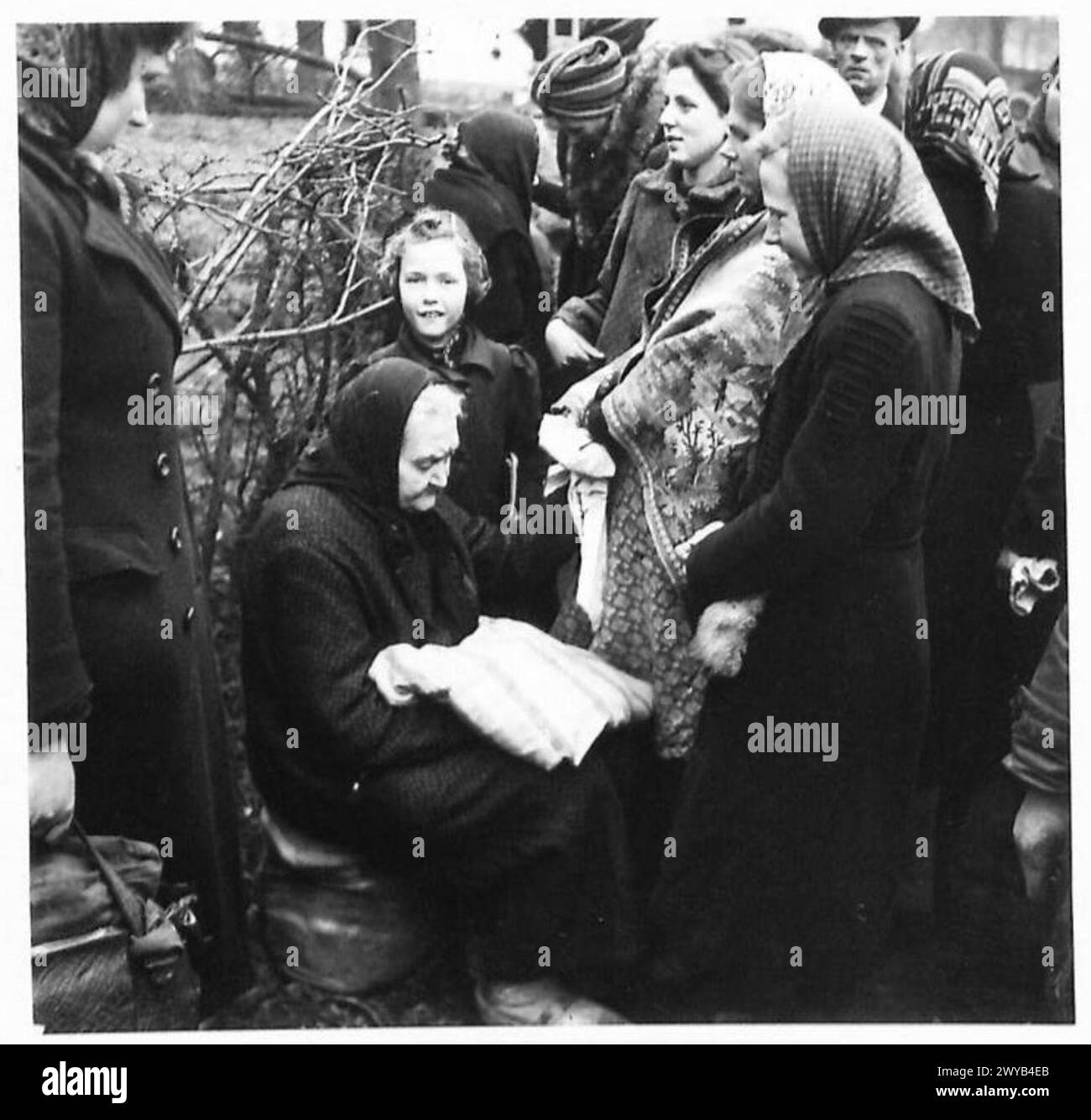 Civilians including women children hi-res stock photography and images ...