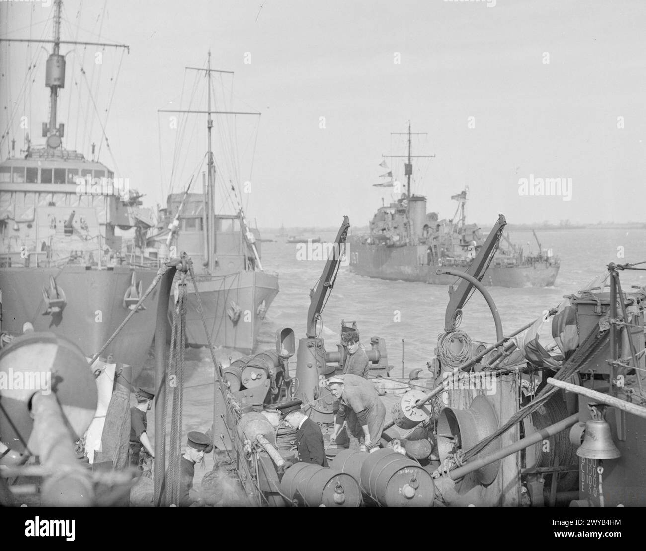 MINESWEEPERS AND THEIR CREWS, FROM THE HARWICH MINESWEEPING FLOTILLA ...