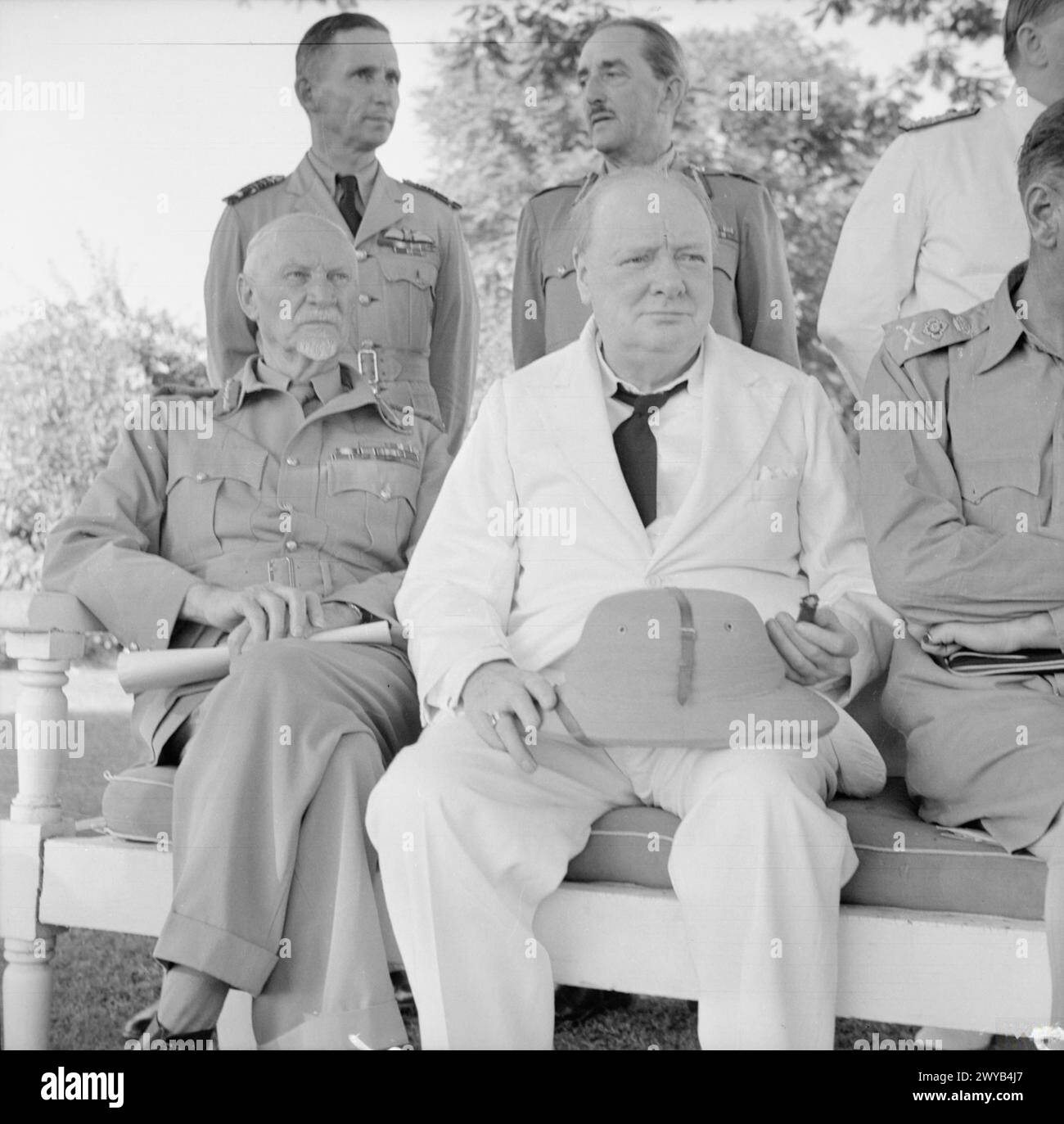 THE BRITISH ARMY IN NORTH AFRICA 1942 - Winston Churchill with Field ...