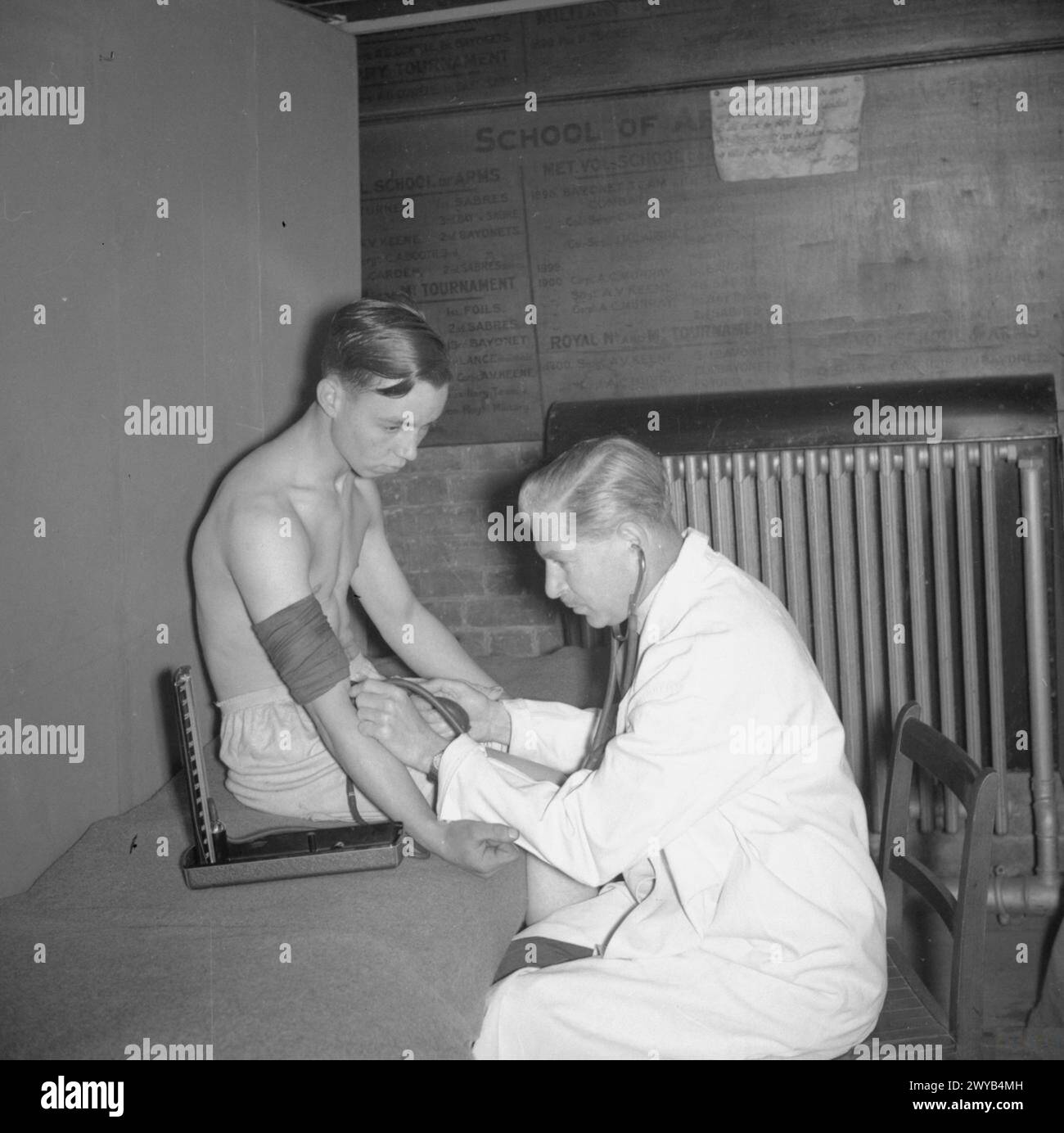Army medical examination hi-res stock photography and images - Alamy