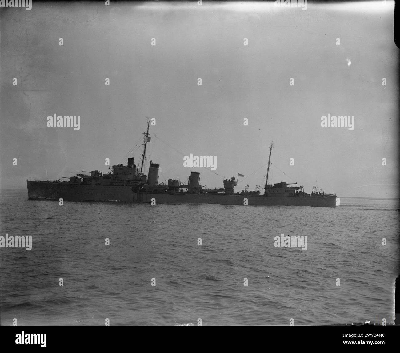 HMS Duncan, a Royal Navy destroyer, is underway at sea Stock Photo - Alamy