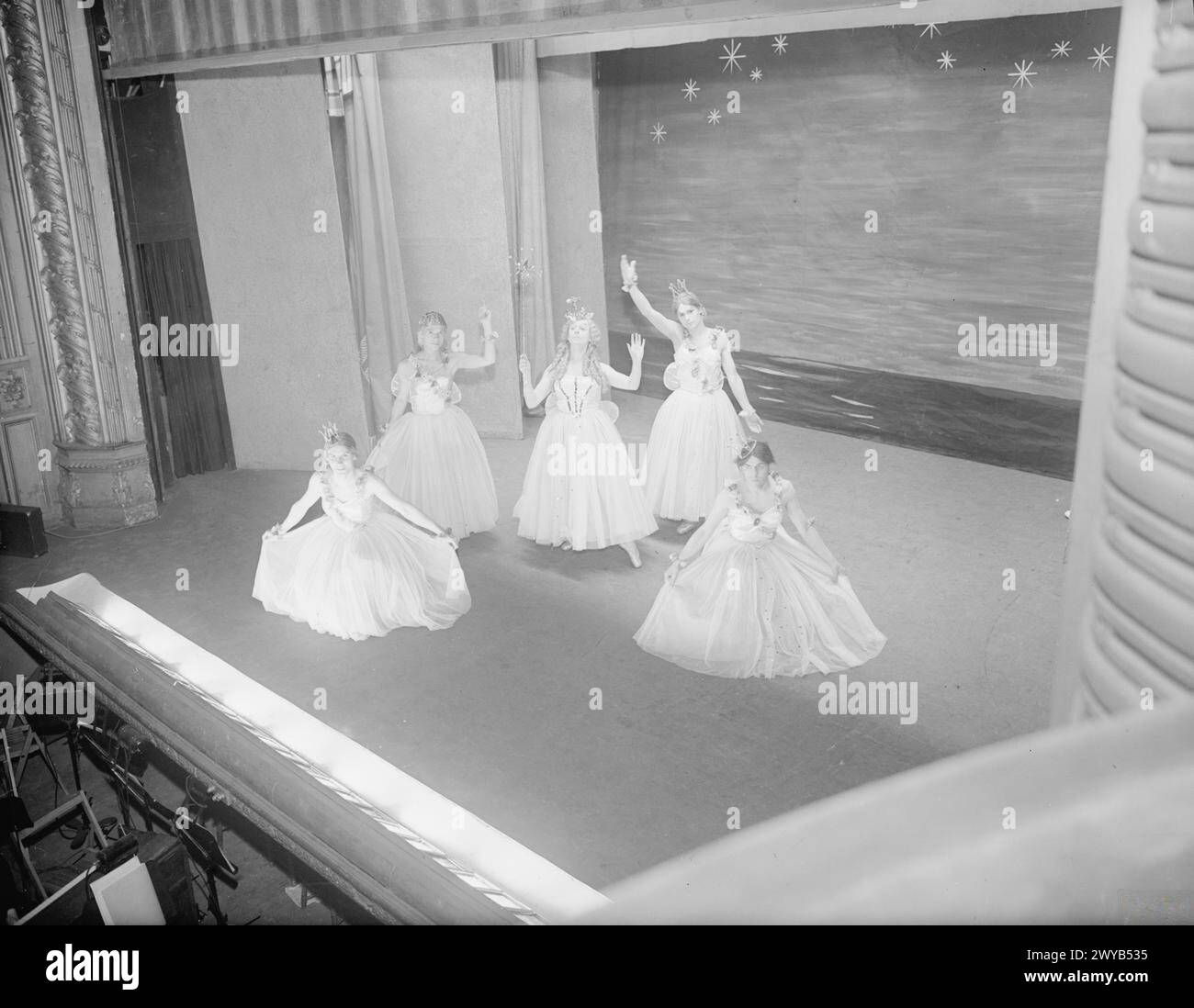 "PACIFIC SHOW BOAT". 12 JUNE 1945, LYRIC THEATRE, HAMMERSMITH. THE ALL ...