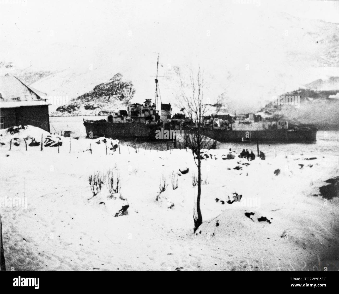THE ROYAL NAVY DURING THE SECOND WORLD WAR - A British destroyer in a ...