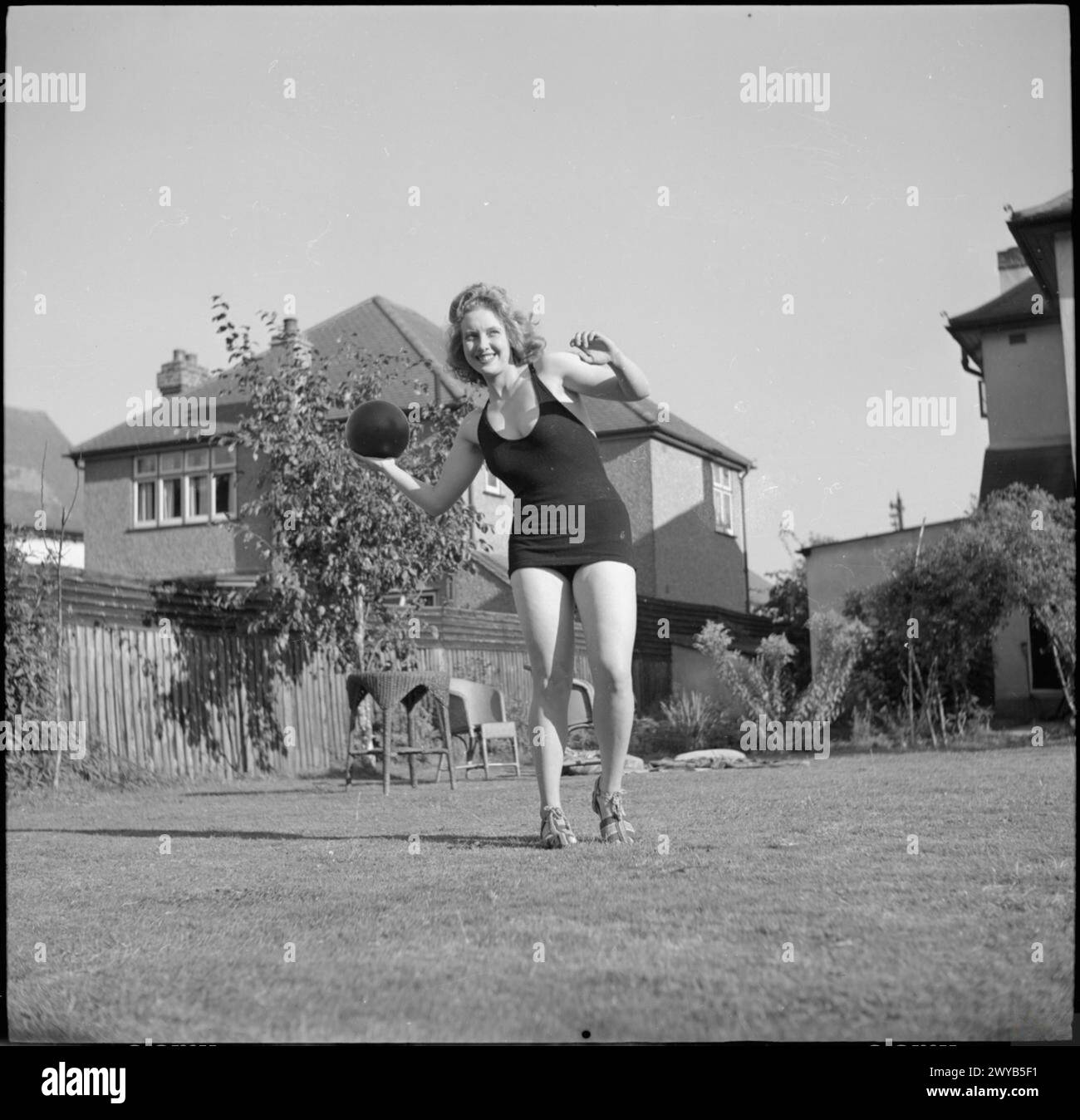 STAY AT HOME HOLIDAYS: ENTERTAINMENT AND RELAXATION IN WARTIME LONDON ...