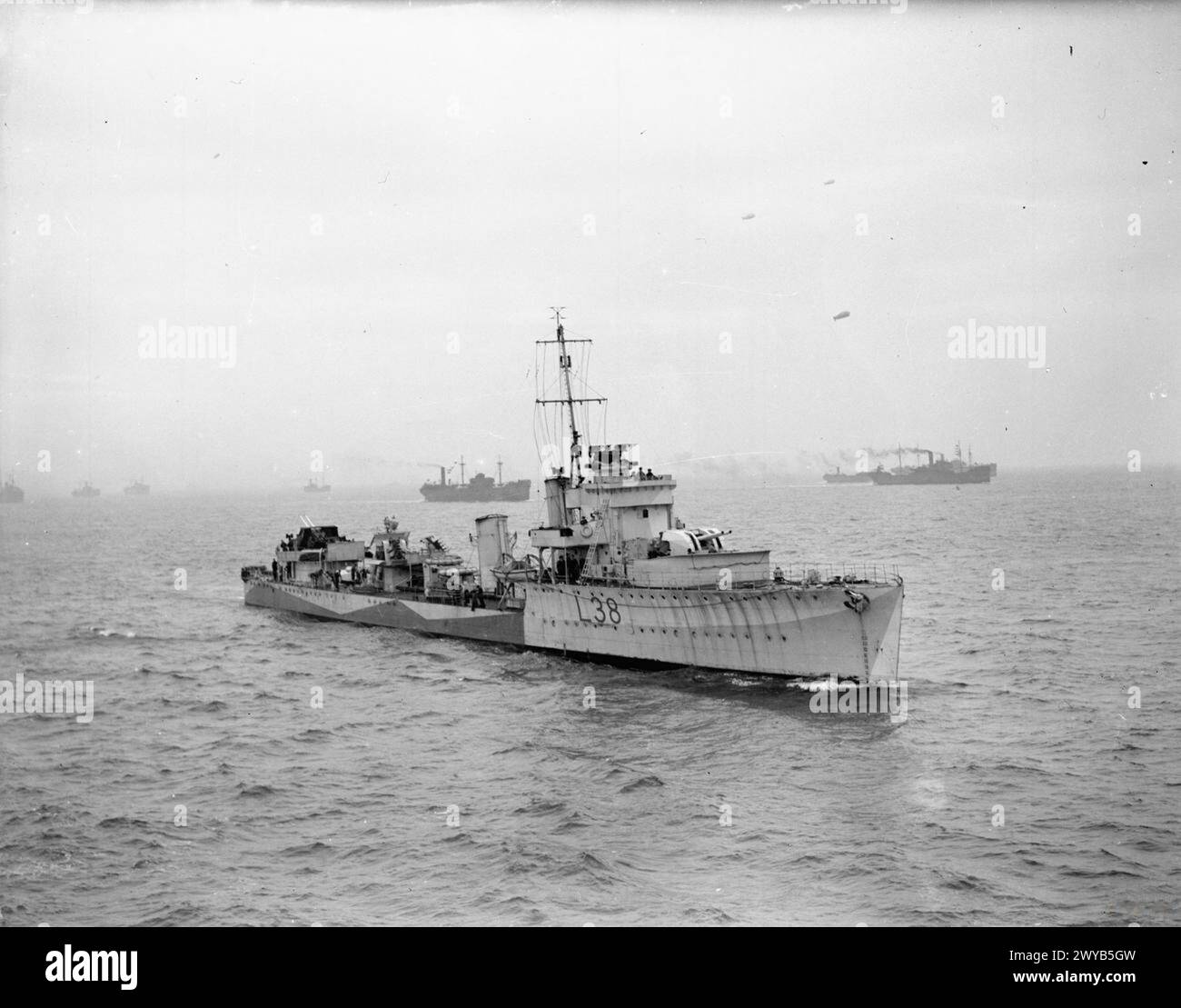 DESTROYERS ON CONVOY ESCORT DUTY, OCTOBER 1941 - HMS VANITY, an old 'V ...