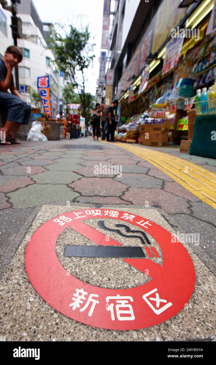 No Smoking signs in the street, Shinjuku district, Tokyo, Japan Stock ...