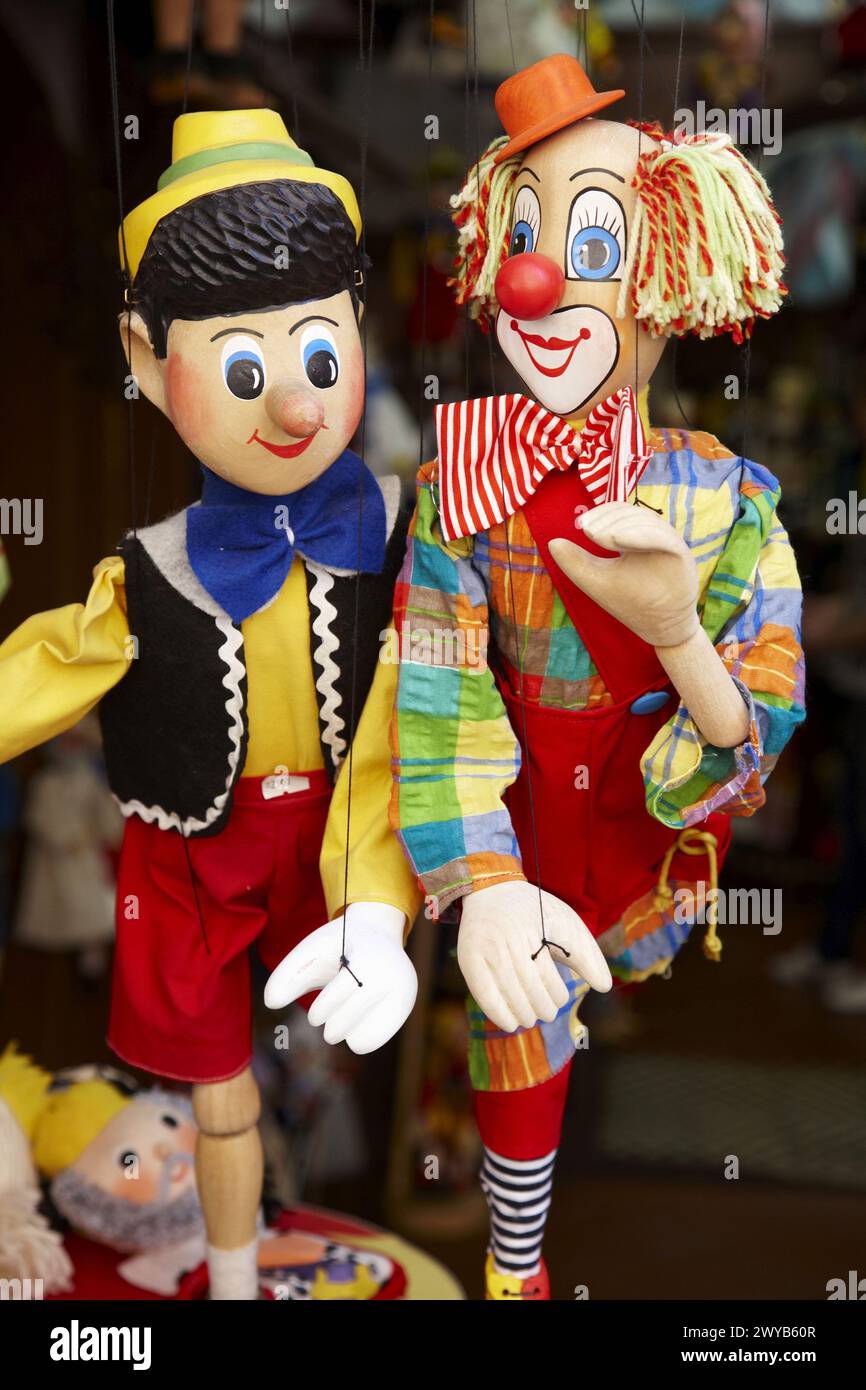 Lines of puppets hi-res stock photography and images - Alamy