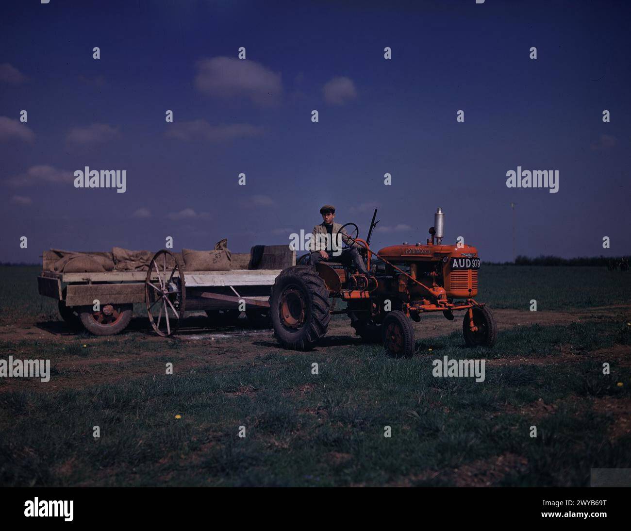 UNITED STATES ARMY AIR FORCES (USAAF) IN BRITAIN, 1942-1945 - A farmer ...
