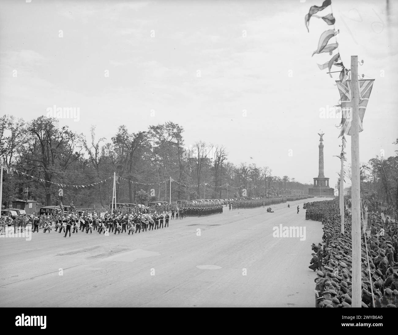 Base down hi-res stock photography and images - Alamy