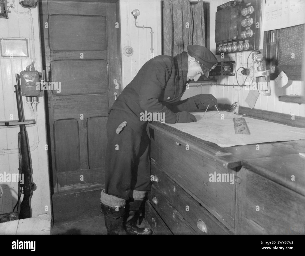 Naval ship operating room hi-res stock photography and images - Alamy