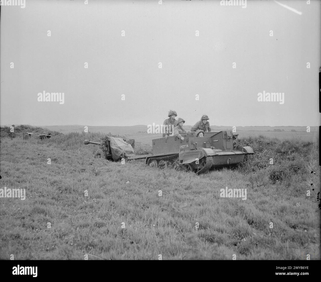 6 pounder 1943 hi-res stock photography and images - Alamy