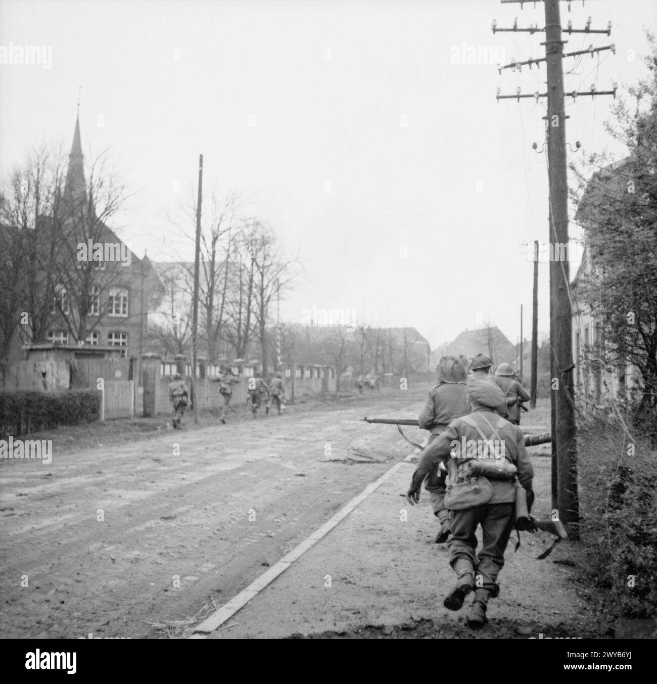 THE BRITISH ARMY IN NORTH-WEST EUROPE 1944-45 - Men of the 9th Durham Light Infantry run along a ...