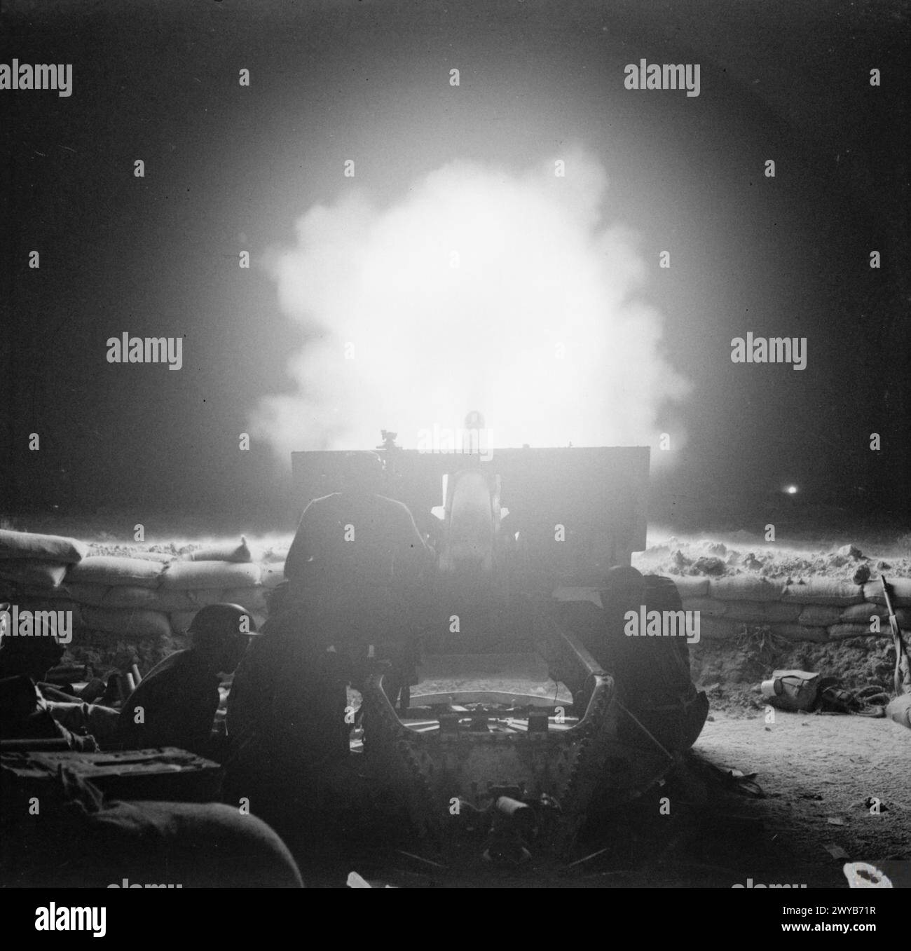 THE CAMPAIGN IN NORTH AFRICA 1940-1943 - A 25-pdr gun firing during the ...