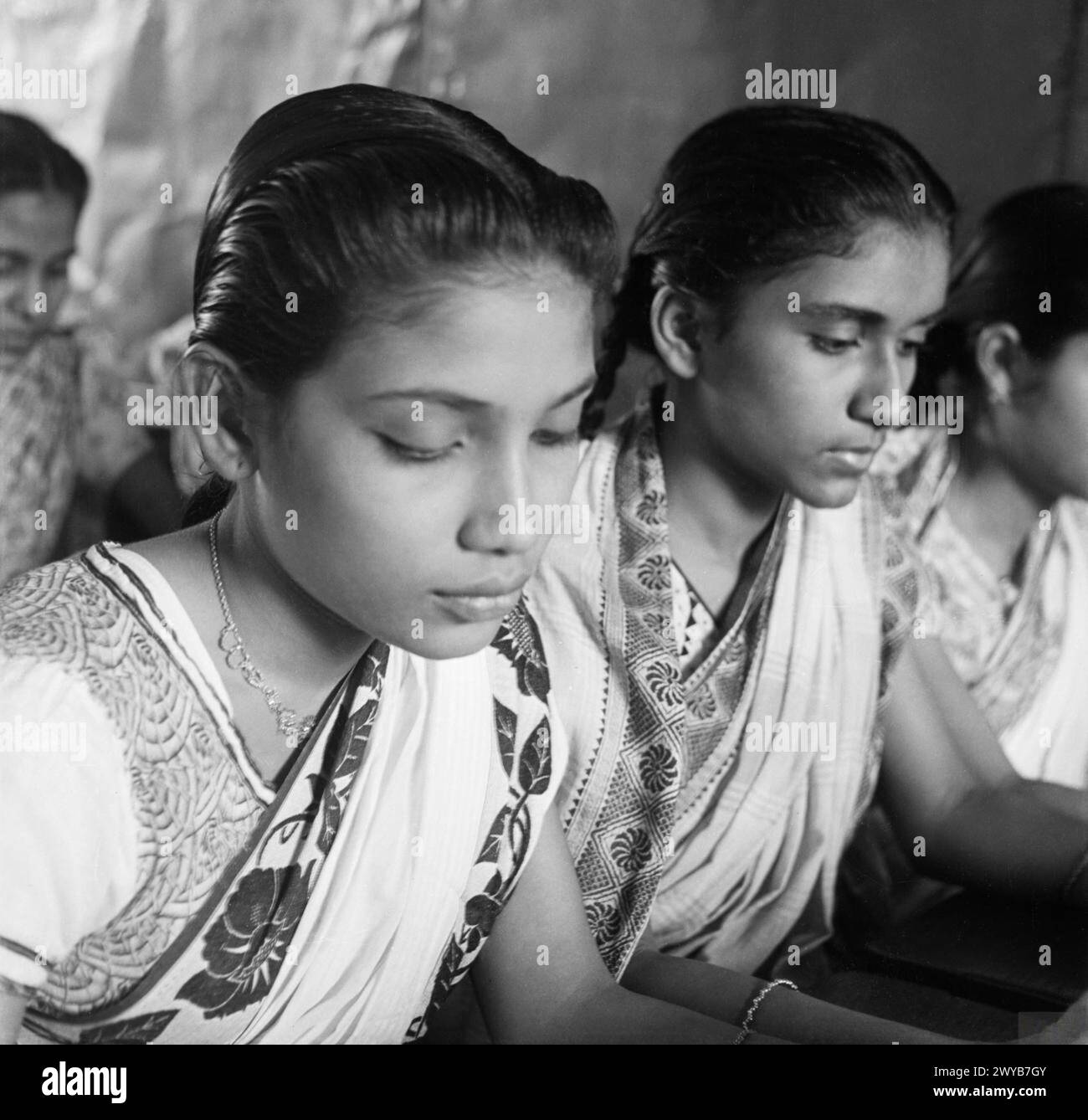 Bengali girls school hi-res stock photography and images - Alamy