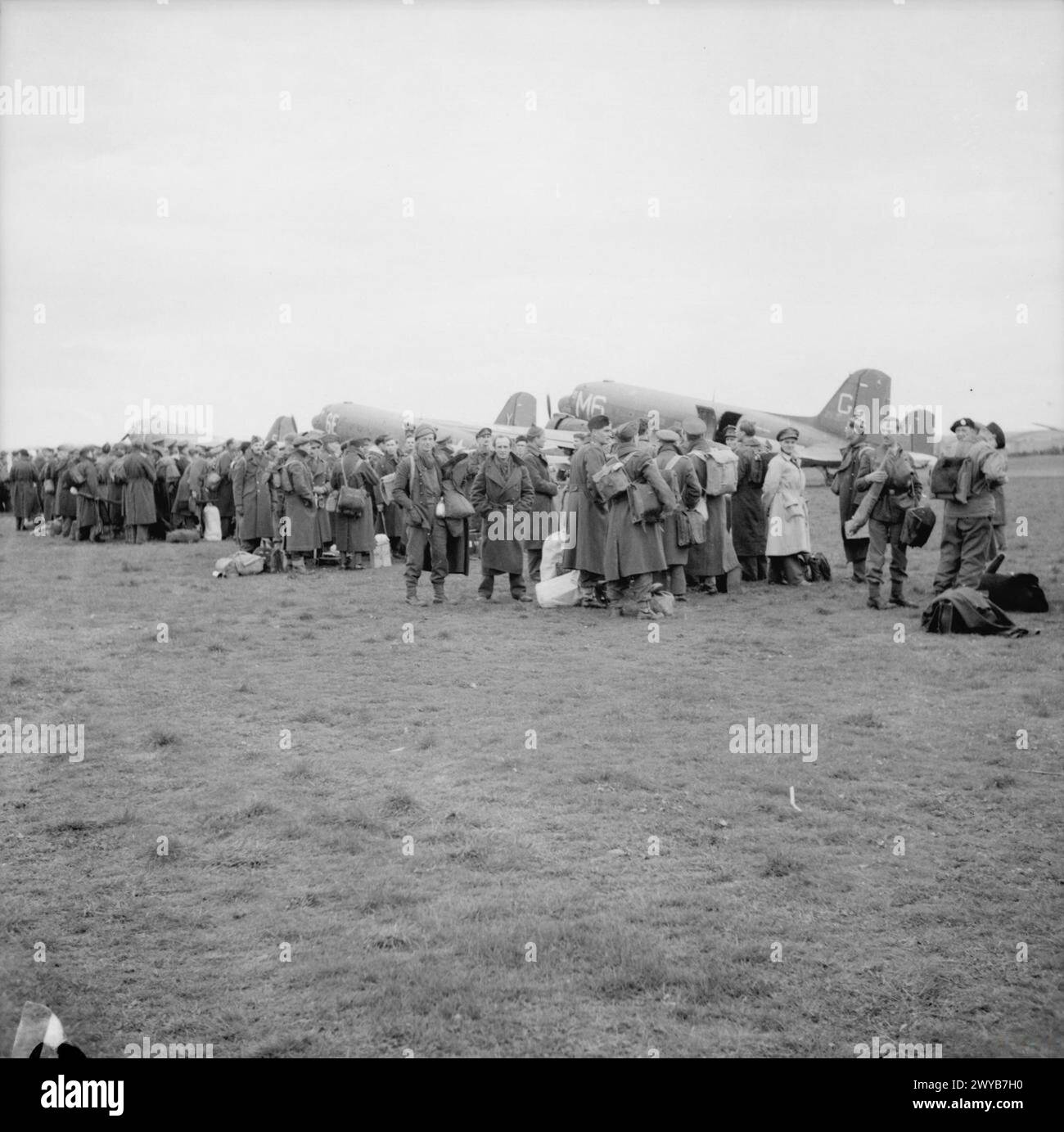 P.O.W. LIFE IN GERMANY - British liberated P.O.Ws boarding planes for ...