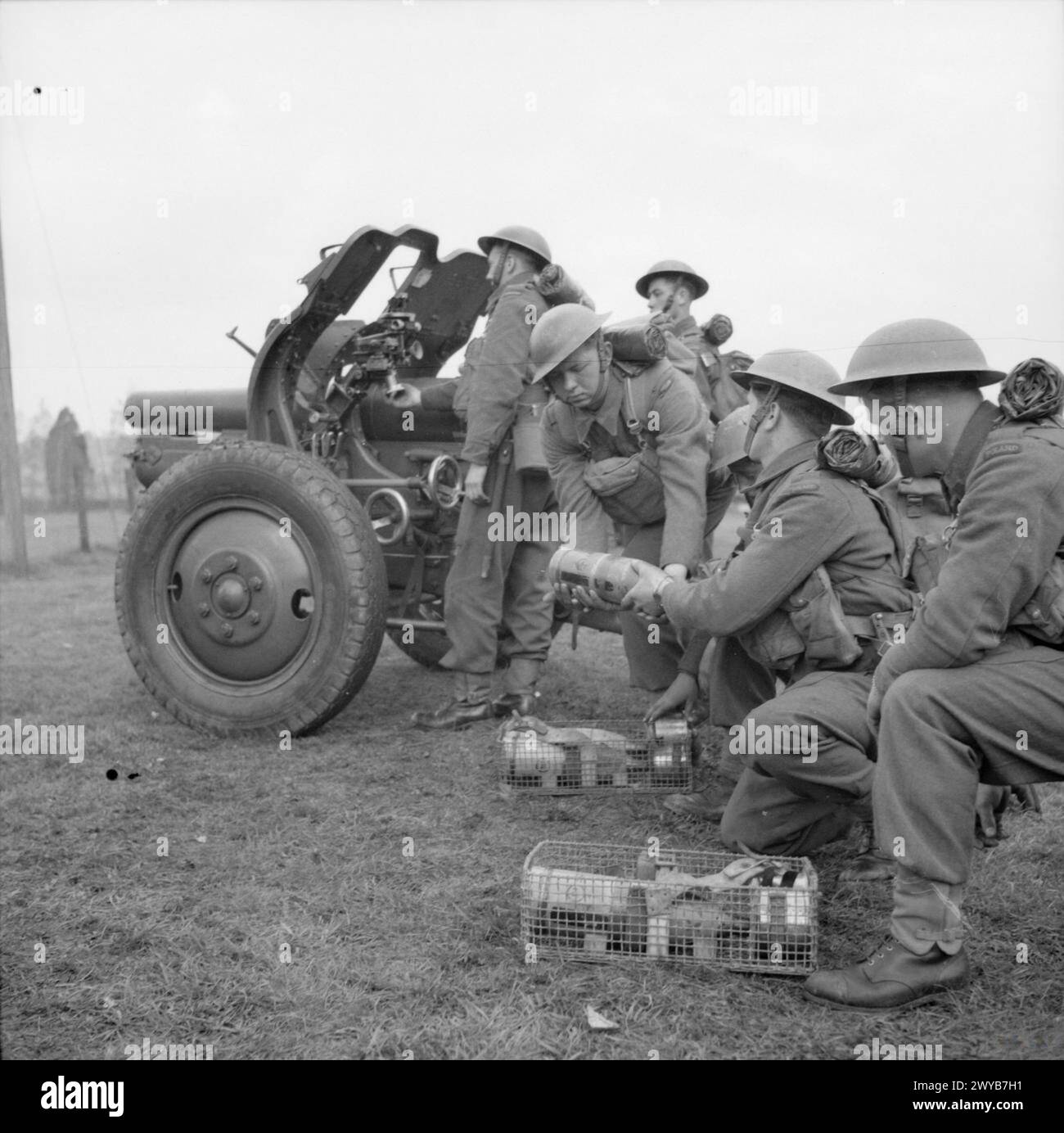 Gunners of the 1st Heavy Artillery Regiment, 1st Polish Corps ...