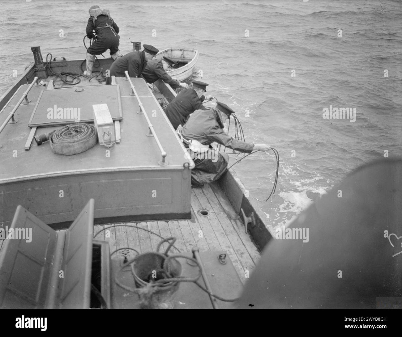 EXPLORING FOR AN ACOUSTIC MINE WITH SMALL EXPLOSIVE CHARGES. 1940, ON ...