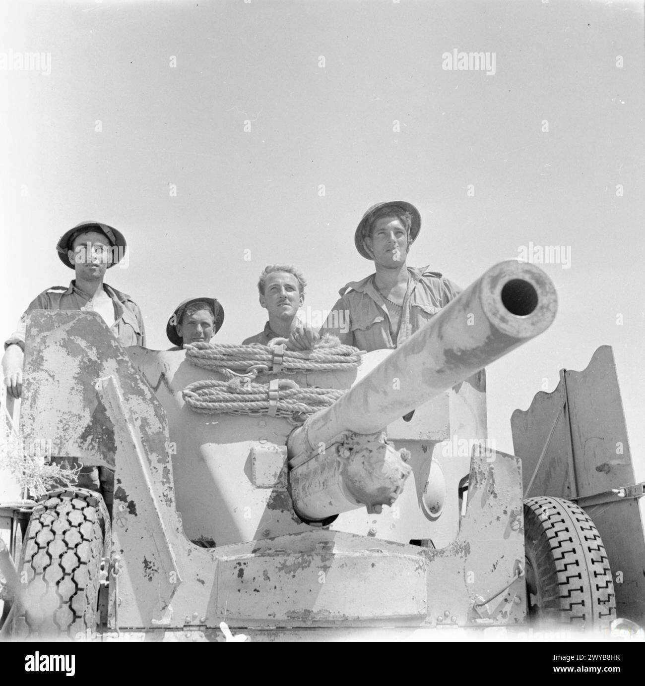 THE BRITISH ARMY IN NORTH AFRICA 1942 - A 6-pdr anti-tank gun with its ...