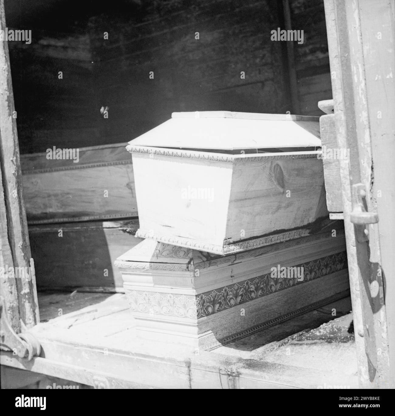 SICILY - THE MYSTERY AT CASTIGLIONE: 20 COFFINS FOUND AFTER DEPARTURE ...