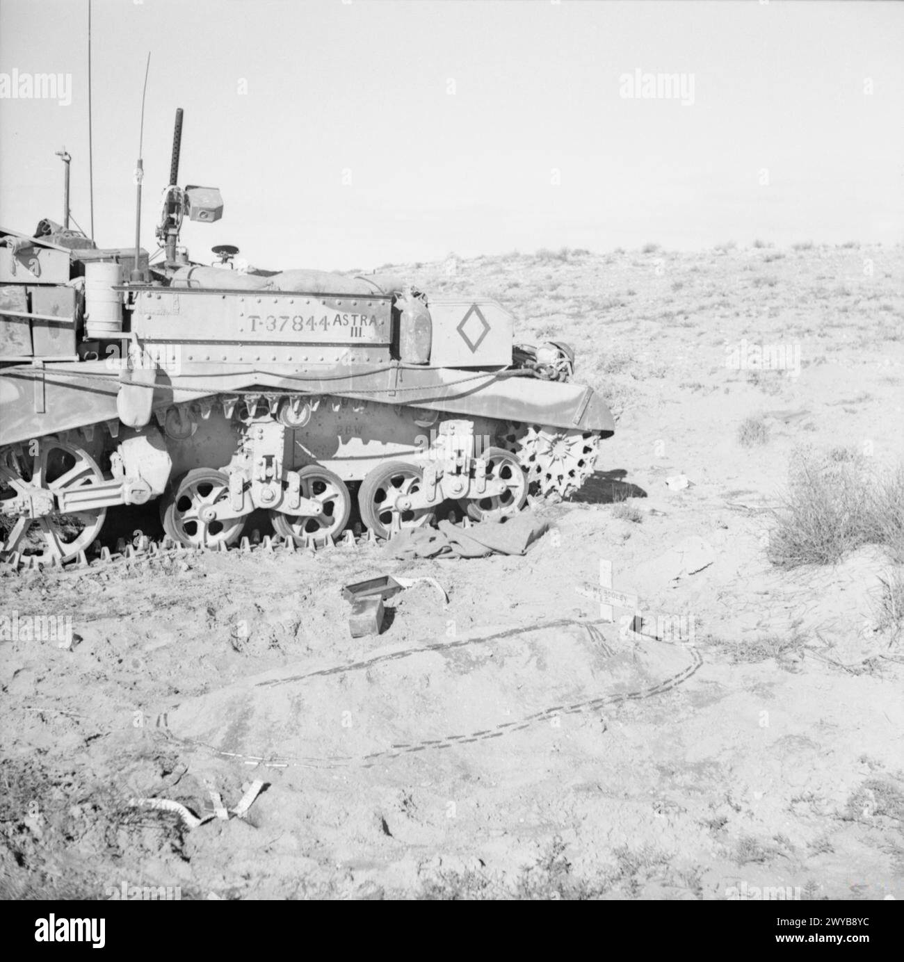 THE BRITISH ARMY IN NORTH AFRICA 1942 - The grave of a Scots Greys ...
