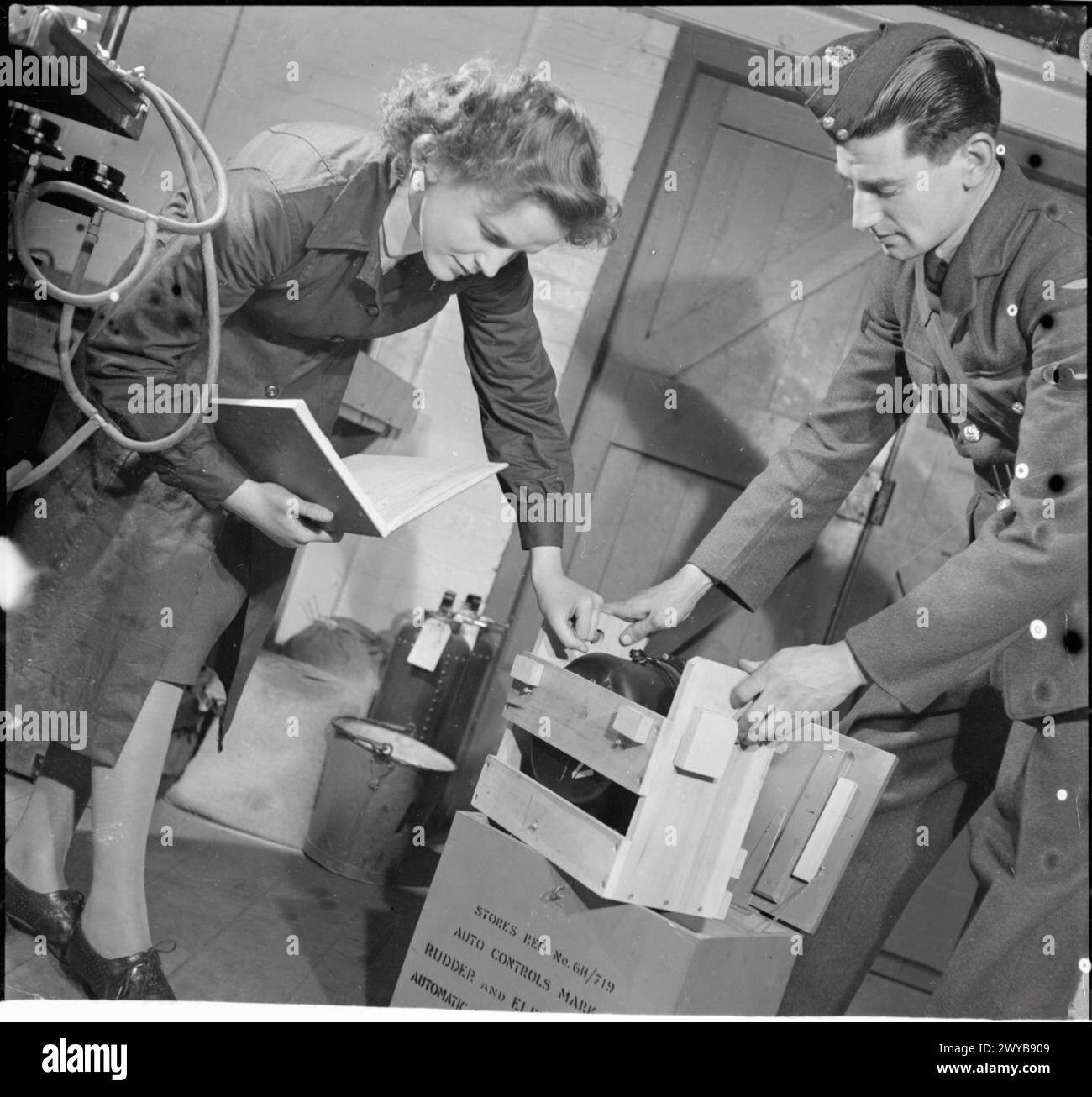 Raf maintenance unit hi-res stock photography and images - Alamy