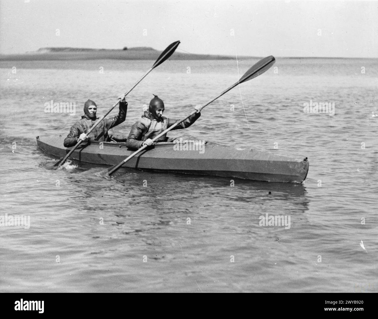 THE ROYAL NAVY DURING THE SECOND WORLD WAR - Two British Navy frogmen ...