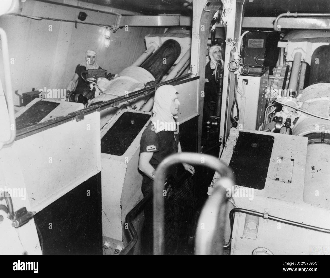 THE ROYAL NAVY DURING THE SECOND WORLD WAR - Inside one of the ...
