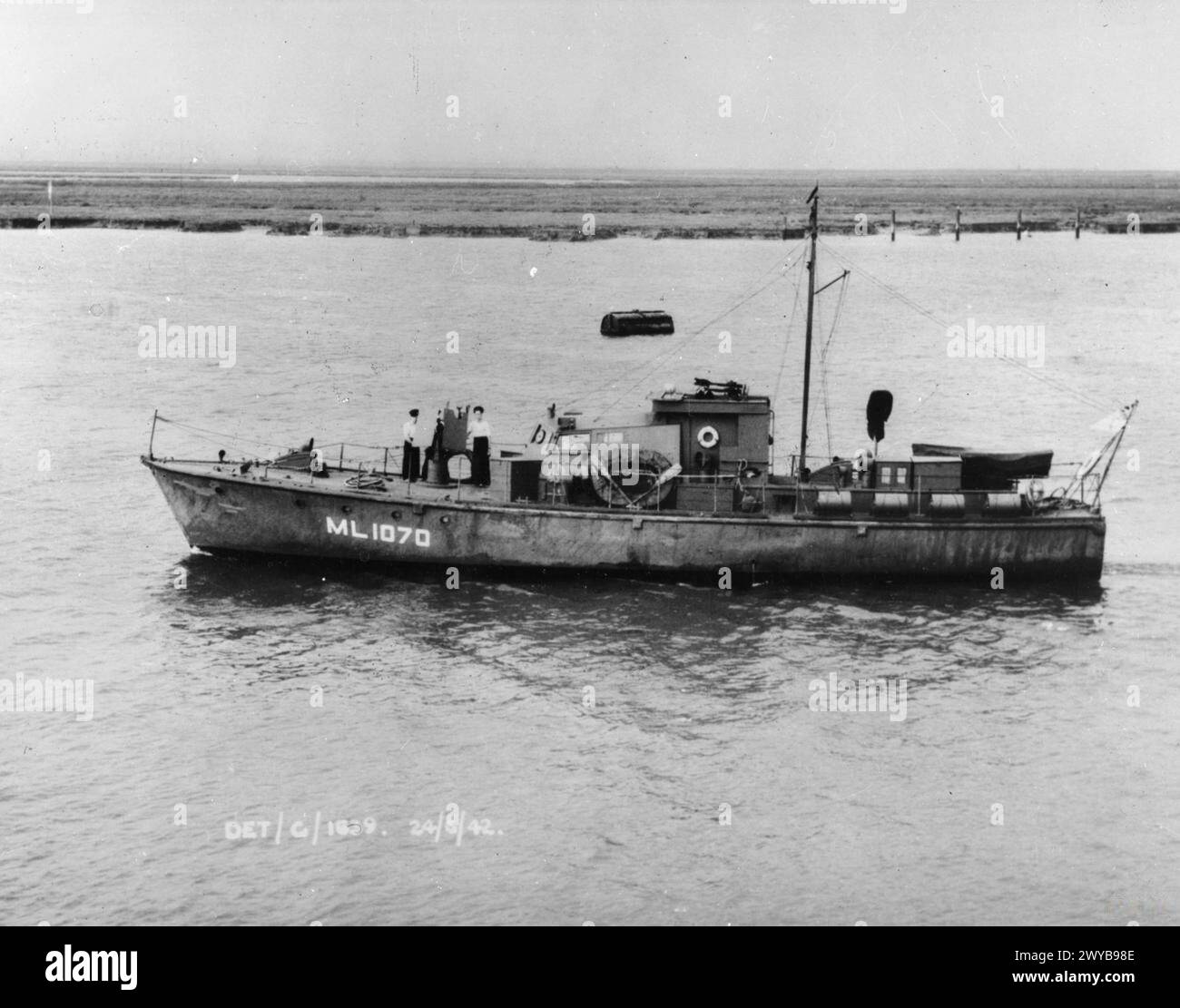 THE ROYAL NAVY DURING THE SECOND WORLD WAR - HDML 1070, underway in ...
