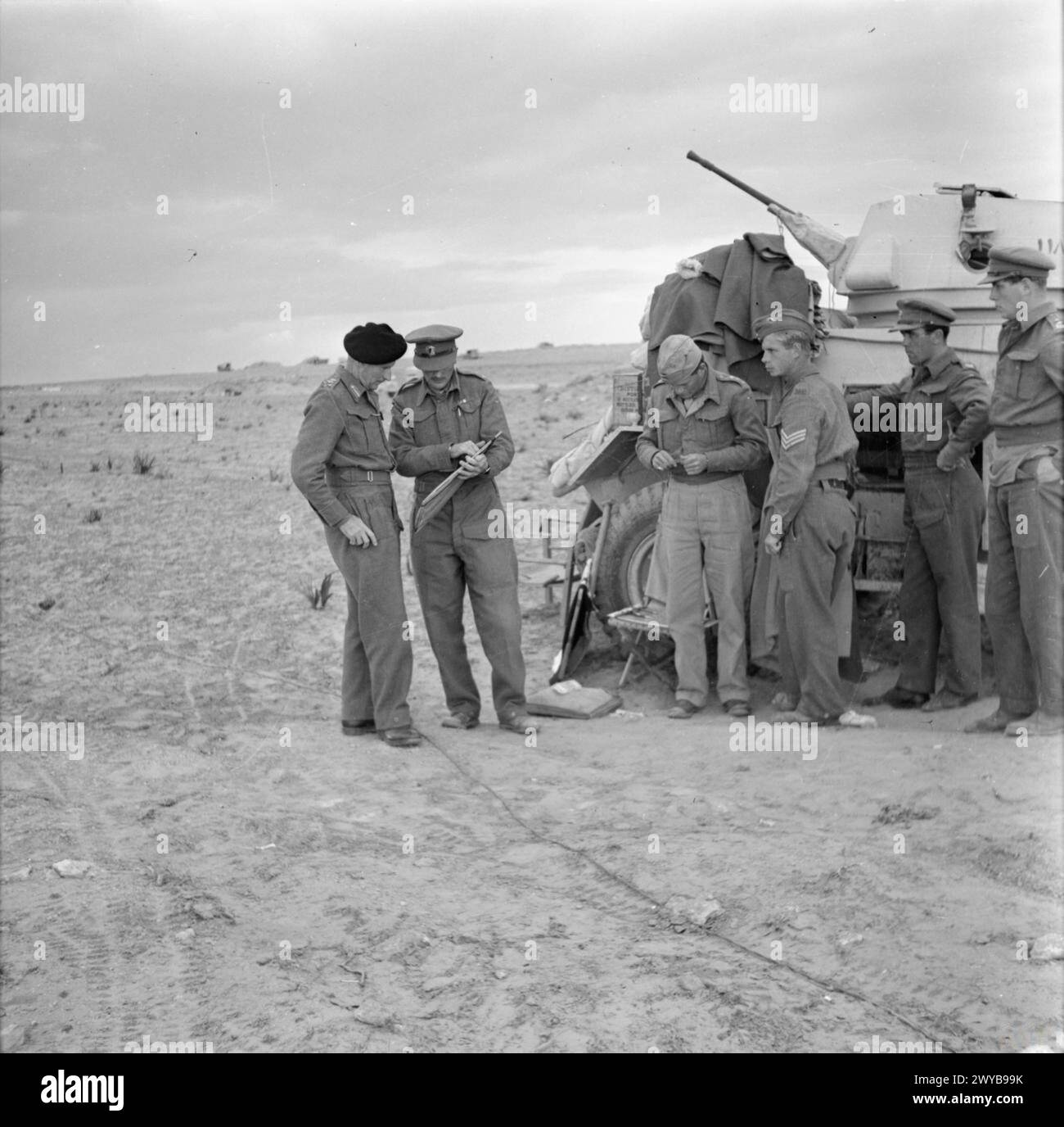 THE BRITISH ARMY IN NORTH AFRICA 1943 - General Montgomery with other ...