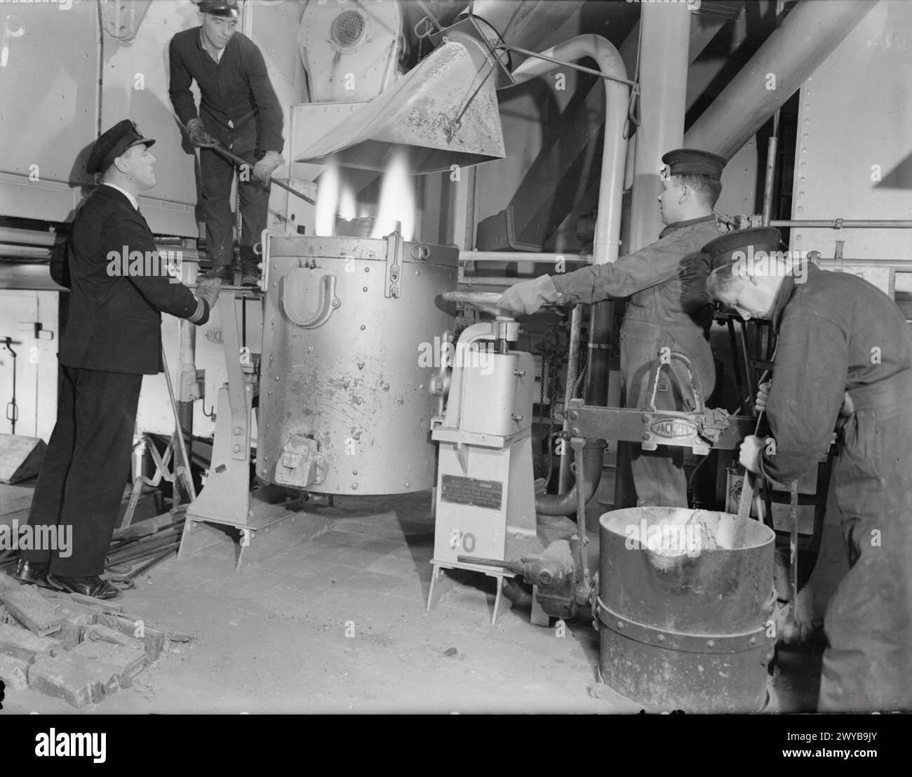 A BRITISH NAVAL FACTORY AFLOAT. SEPTEMBER 1941, ON BOARD THE DESTROYER ...
