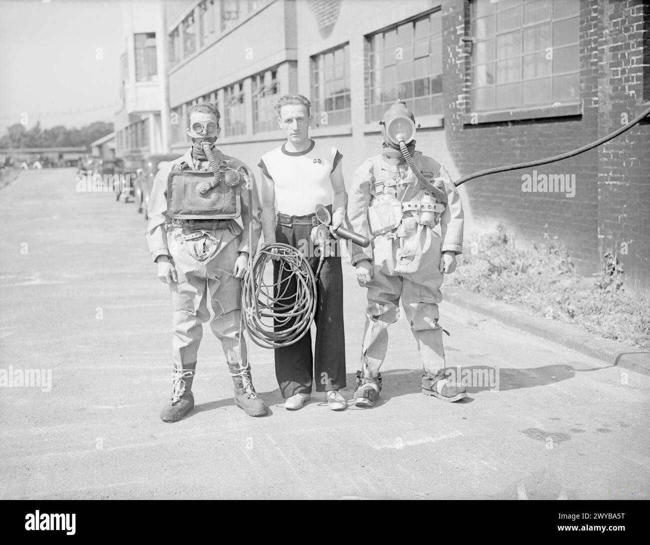 BRITISH UNDERWATER SECRETS. JUNE 1945, ADMIRALTY EXPERIMENTAL DIVING ...