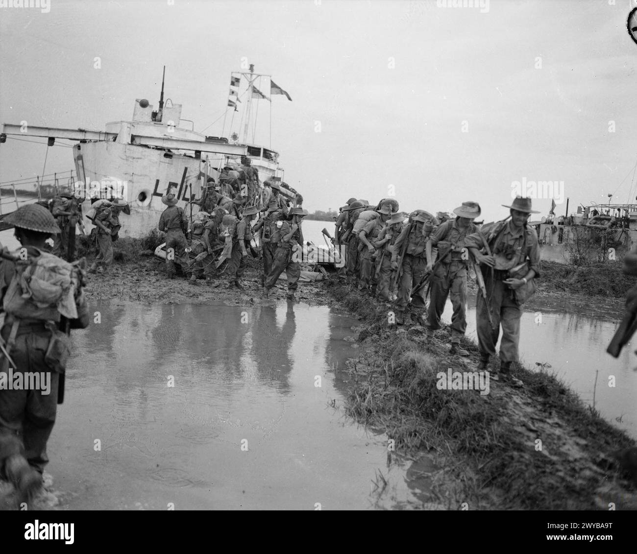 THE BRITISH ARMY IN BURMA 1945 - Men of the 15th Indian Corps land near ...