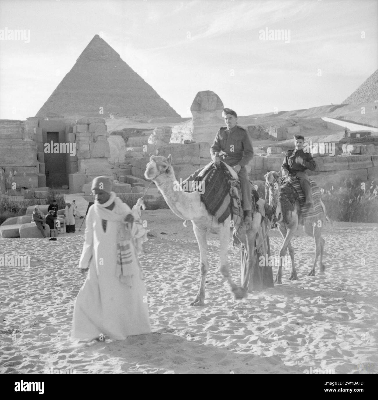 THE BRITISH ARMY IN NORTH AFRICA 1942 - Two members of the Royal Corps ...