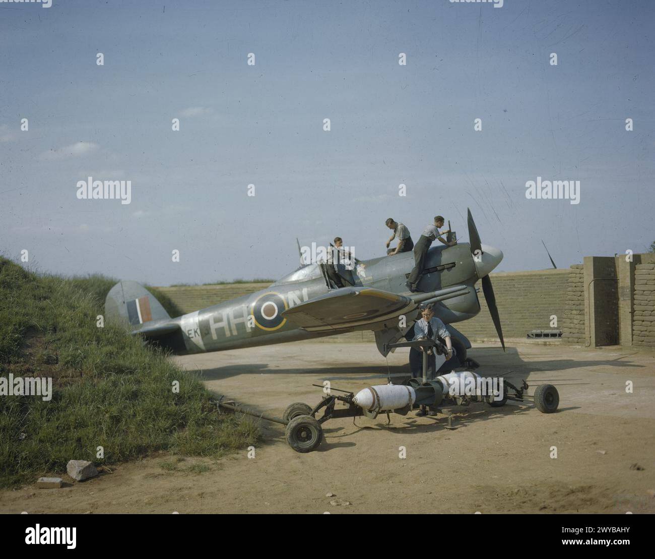 THE ROYAL AIR FORCE IN BRITAIN, MAY 1943 - Hawker Typhoon Mark IB ...