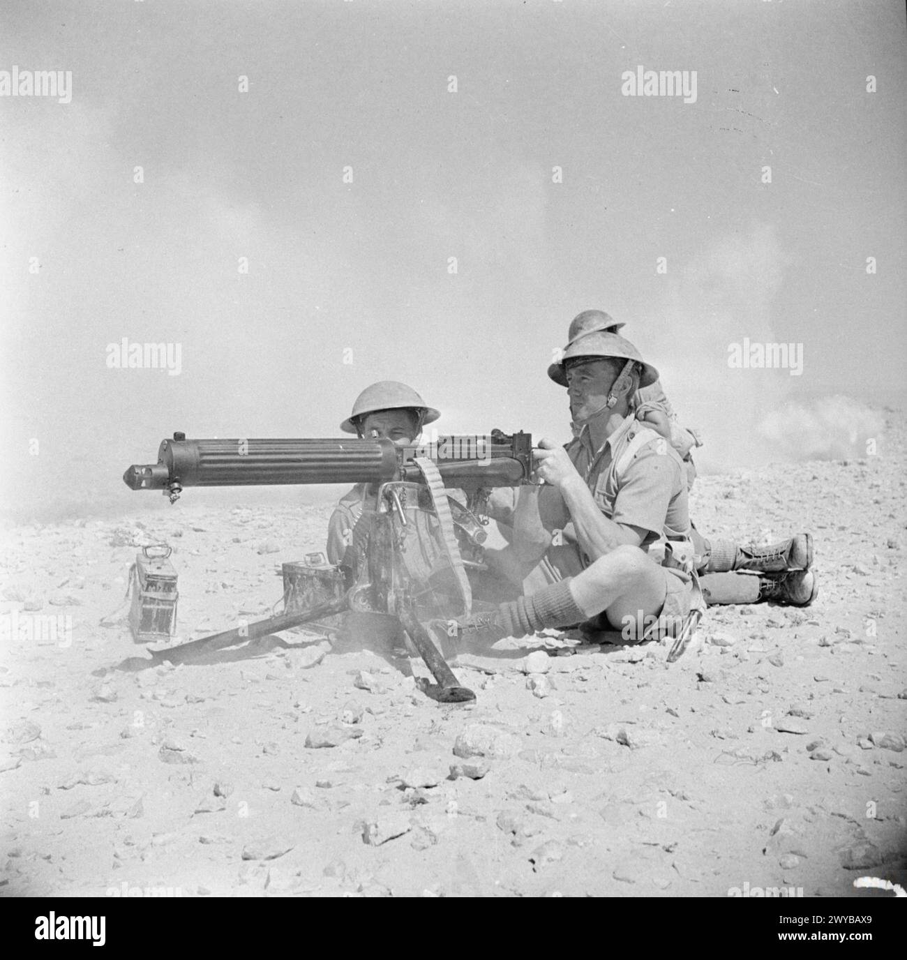 THE BRITISH ARMY IN NORTH AFRICA 1942 - A Vickers machine gun team 'in ...