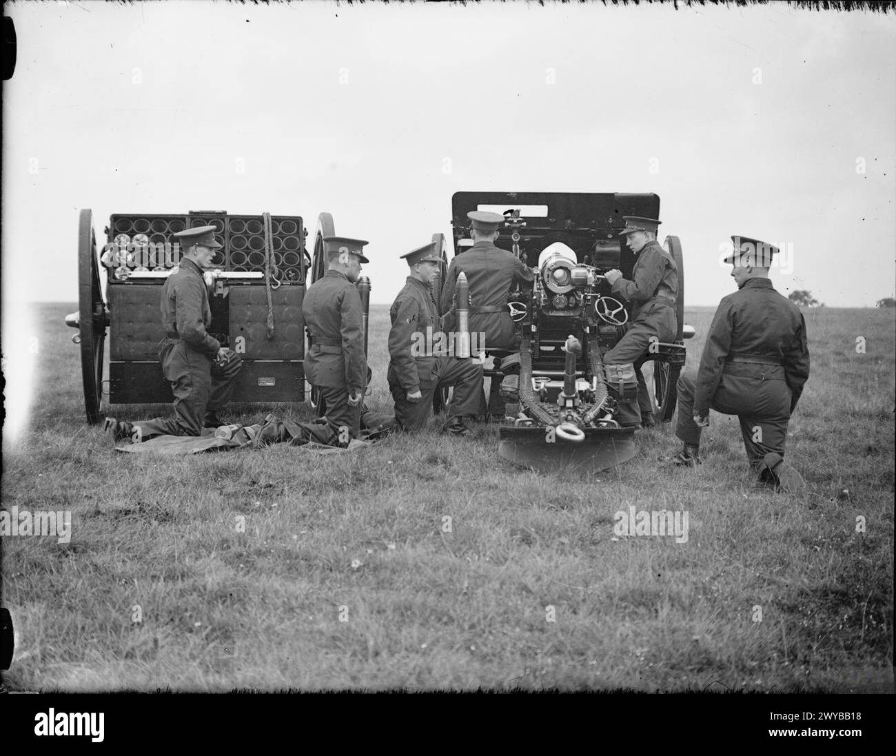 THE BRITISH ARMY IN THE UNITED KINGDOM 1939-45 - 18-pdr field guns in ...