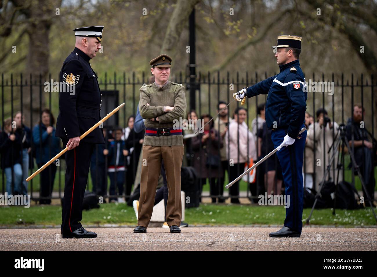 Personnel from the Gendarmerie's Garde Republicaine and the British ...