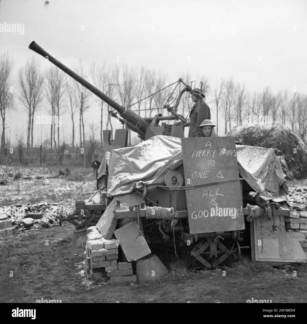 Bofors anti aircraft gun crew hi-res stock photography and images - Alamy