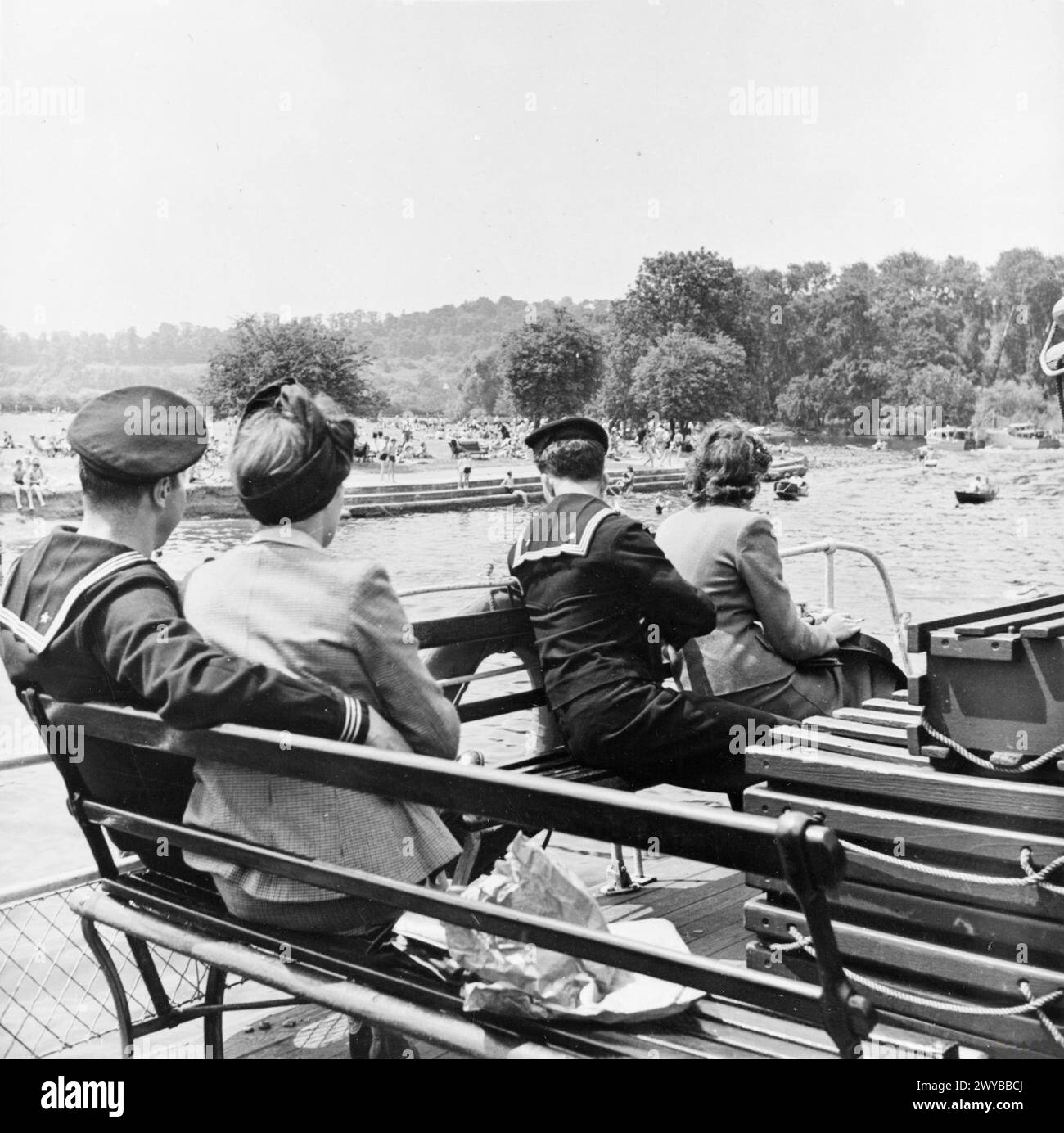 ADMIRALTY GIVES US SAILORS A "BUSMAN'S HOLIDAY". JULY 1943, AT THE ...
